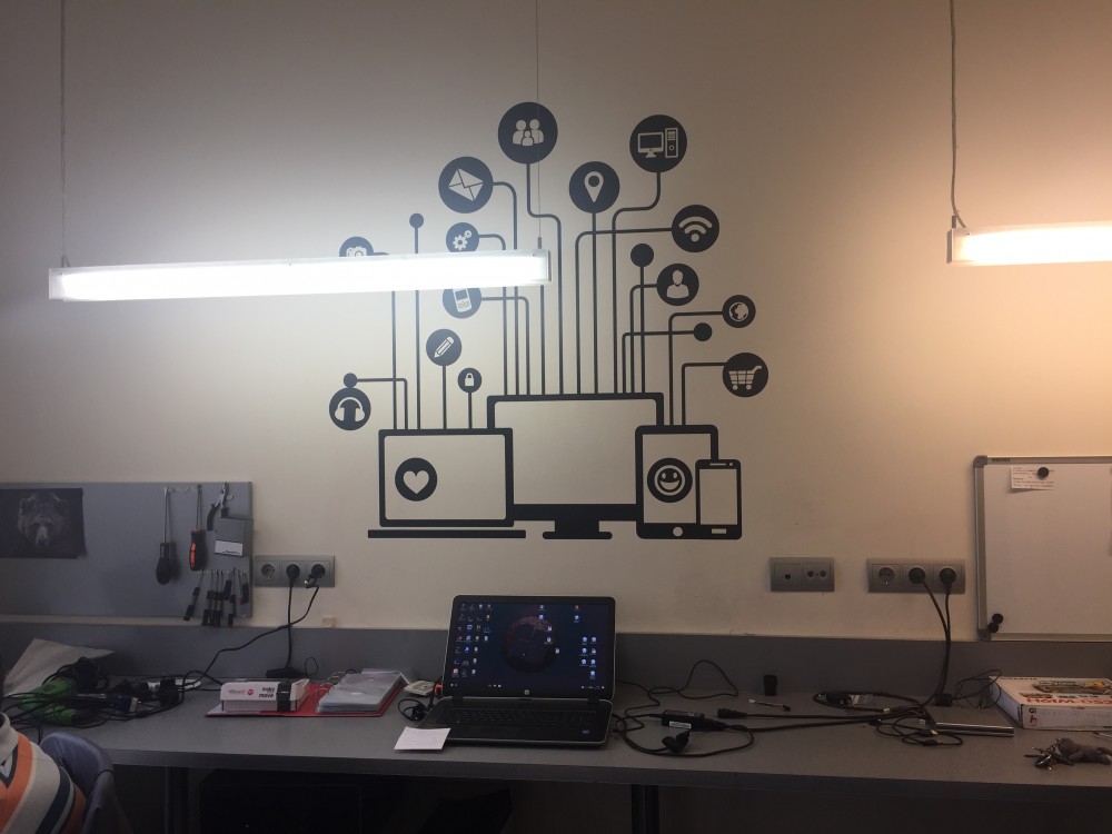 Sticker homme médias - TenStickers