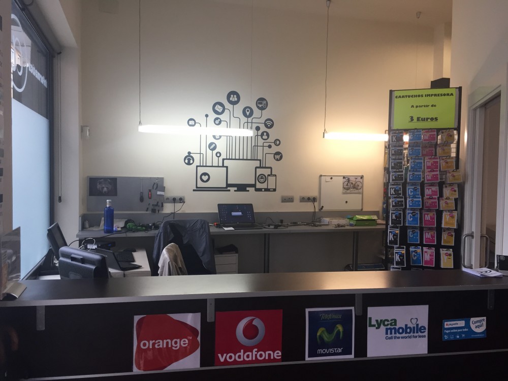 Sticker homme médias - TenStickers