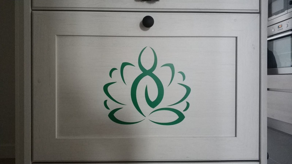 Yoga iconography wall decal - TenStickers