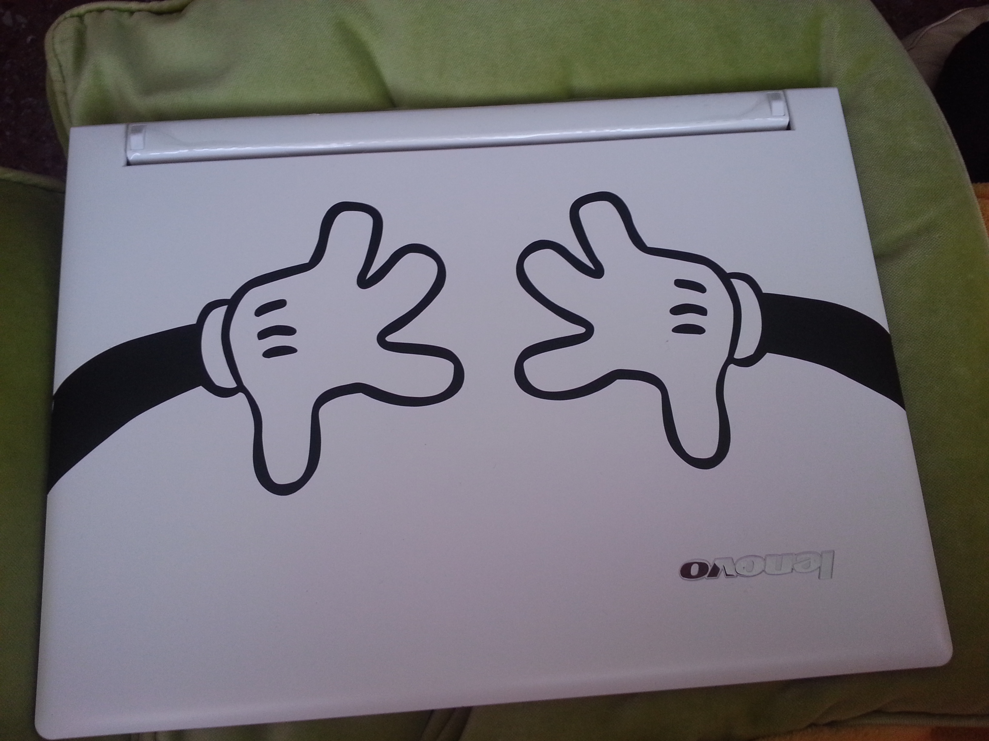 Laptop sticker mickey mouse handen - TenStickers