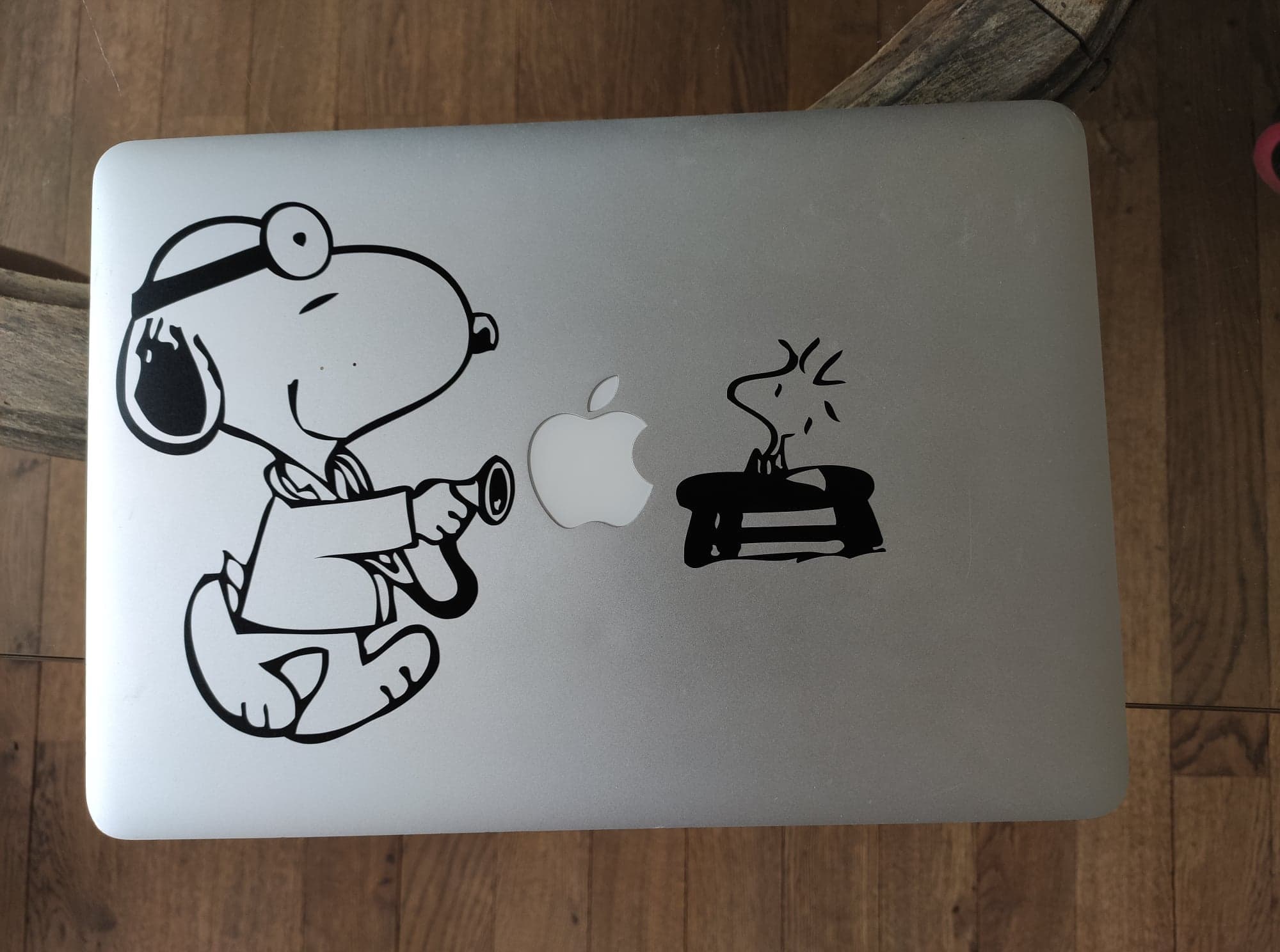 Sticker ordinateur portable Snoopy flair - TenStickers