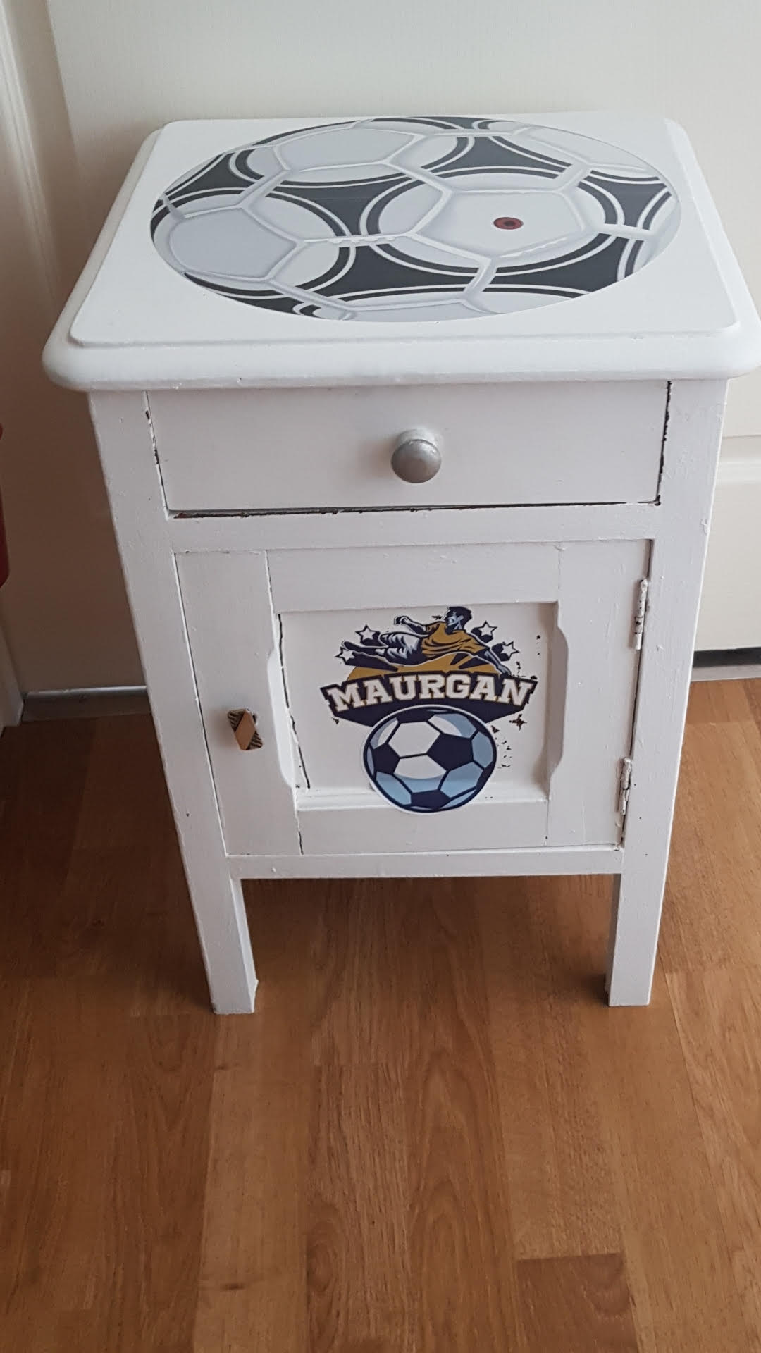 Vinilo habitación infantil pelota personalizable - TenVinilo