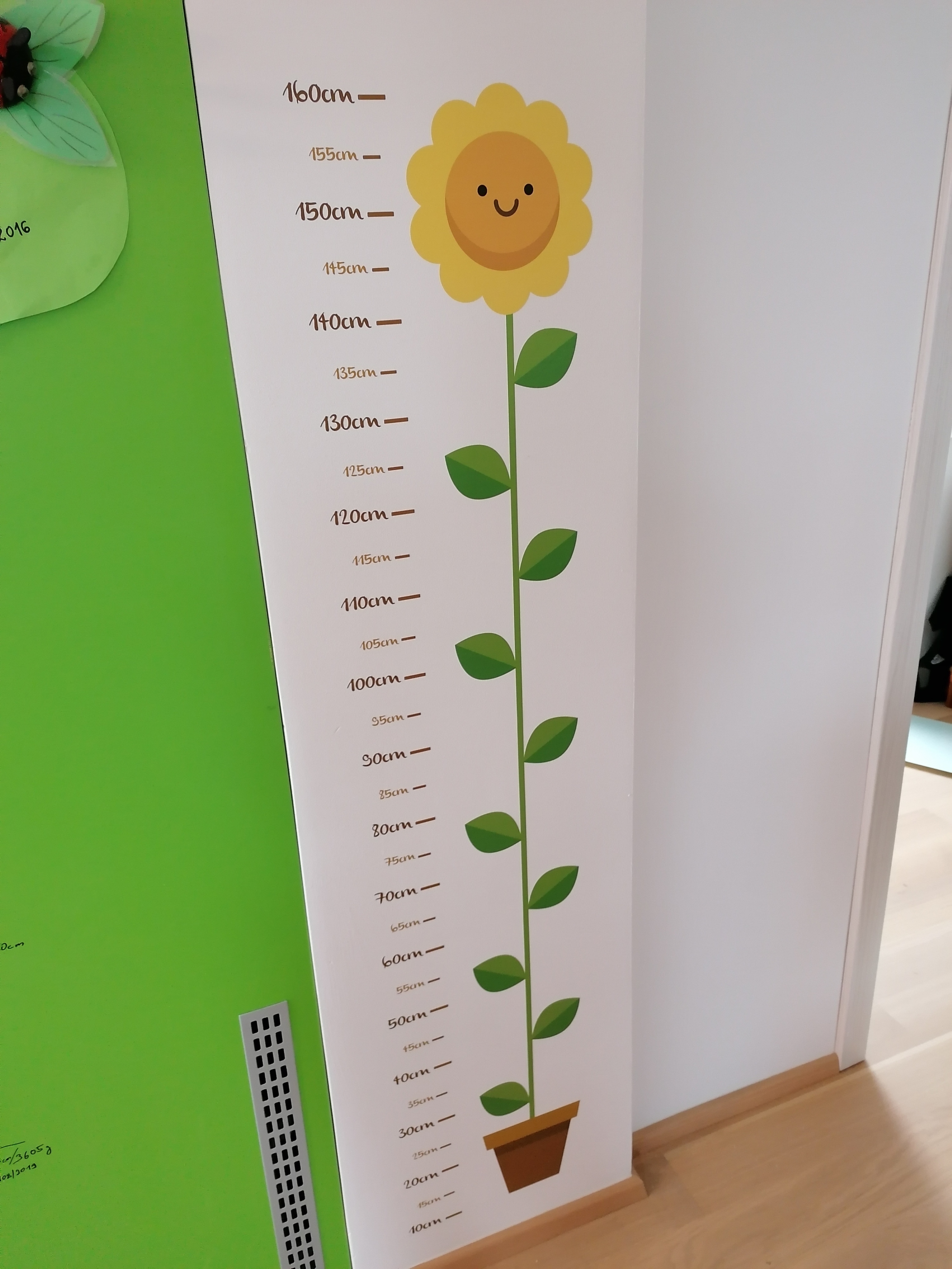 Child Flower Height Measurement Wall Sticker - TenStickers