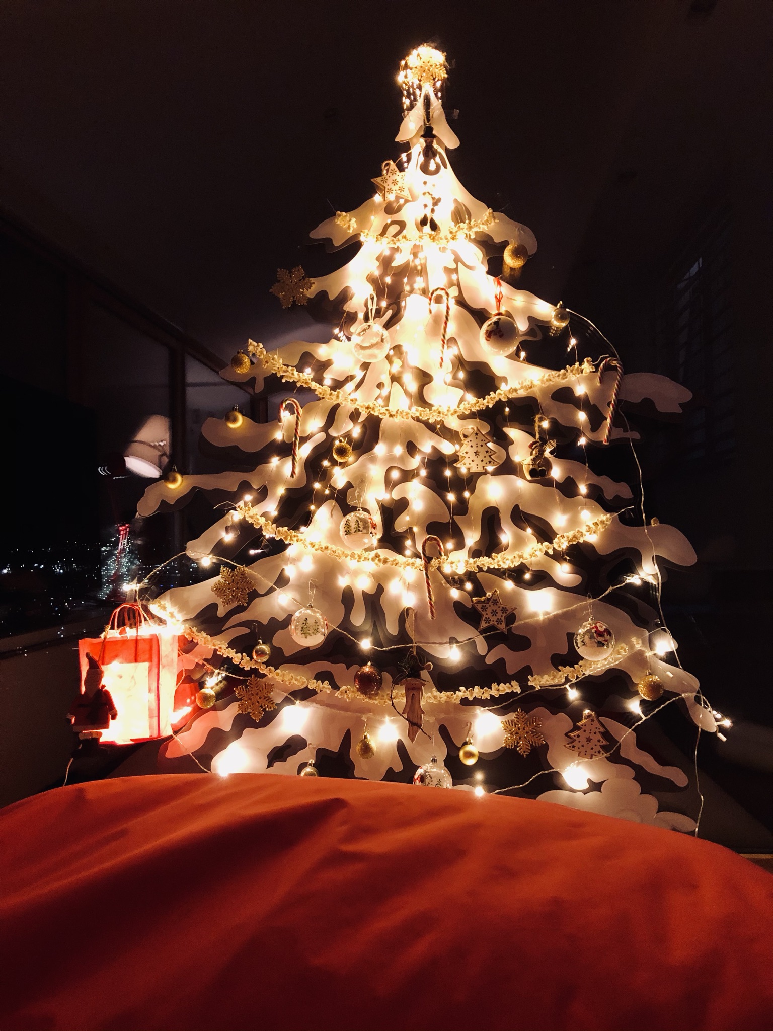 Luminen kuusi joulutarroja näyteikkunaan - Tenstickers