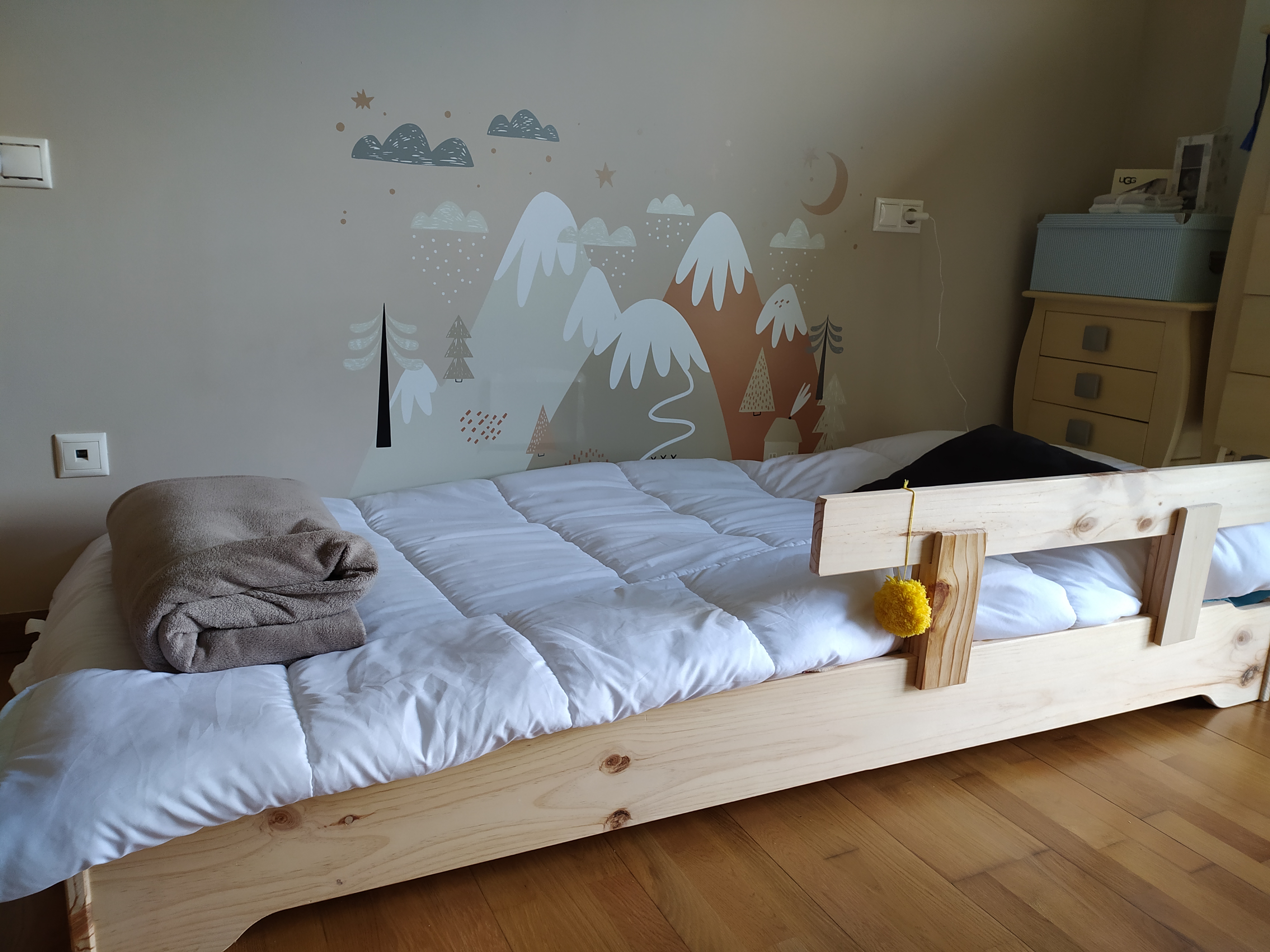 Scandinavian mountains alika Kids Bedroom Wall Sticker - TenStickers
