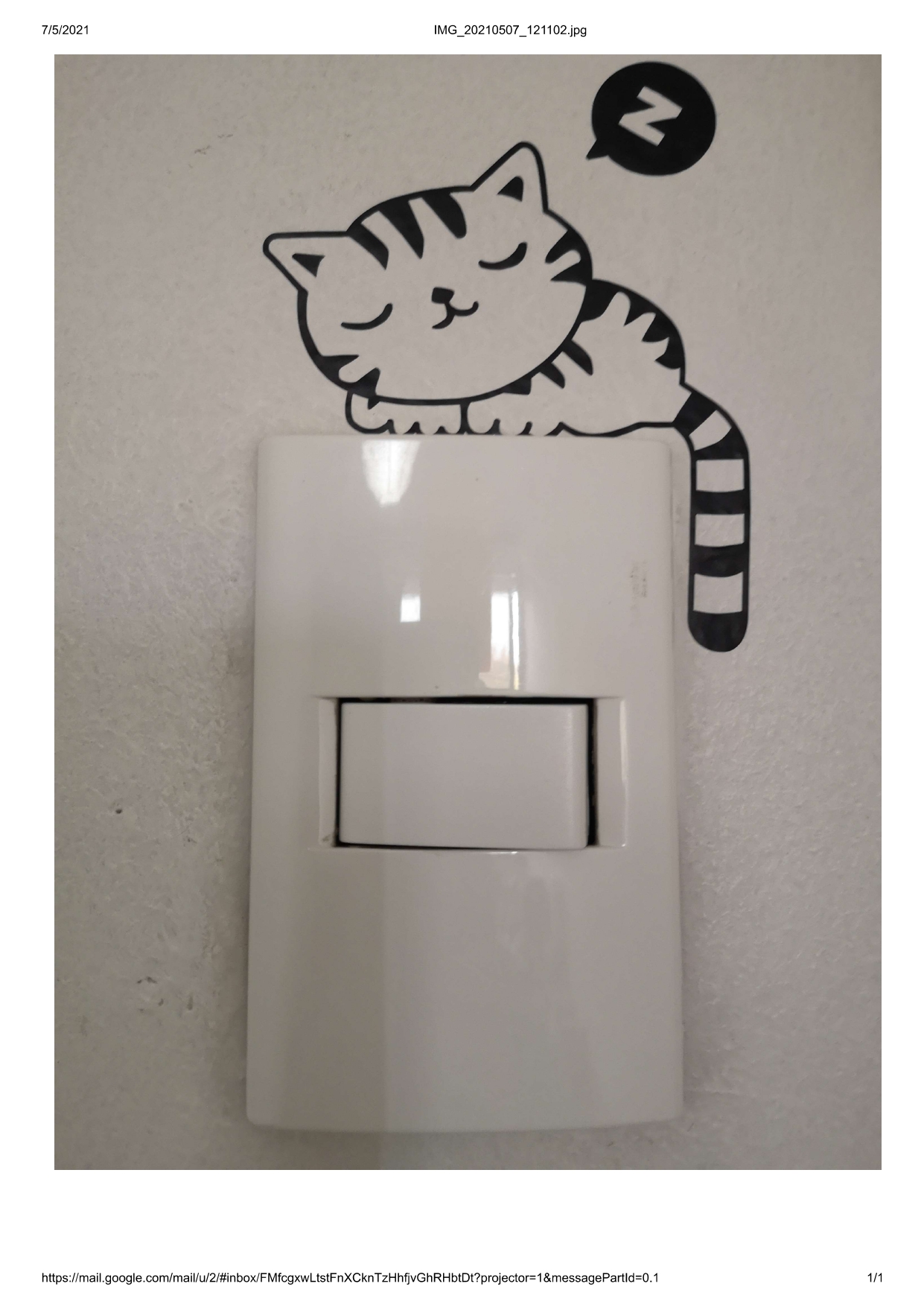 Sleepy cat light switch sticker - TenStickers