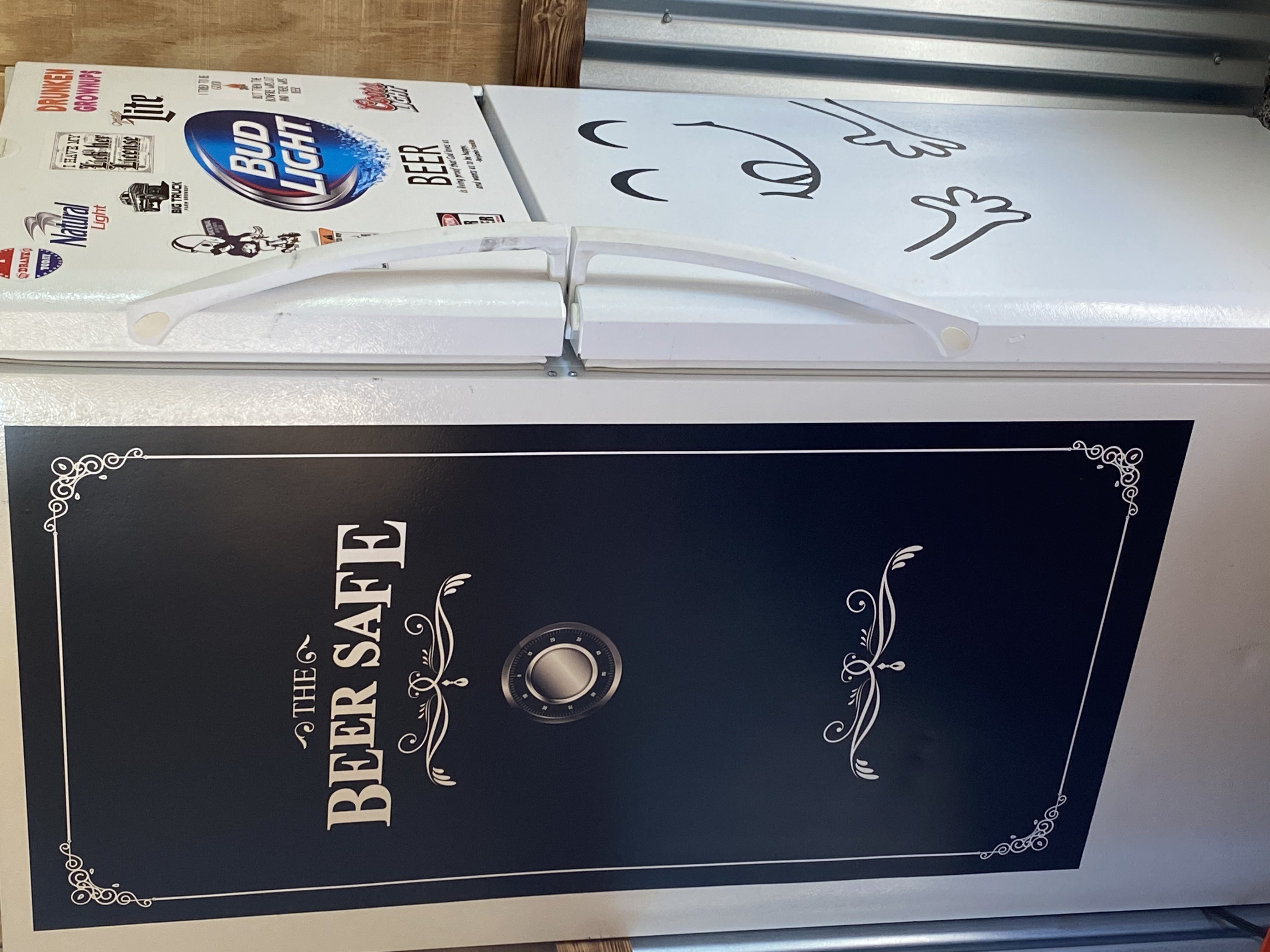 Beer safe text with ornamental design fridge sticker - TenStickers