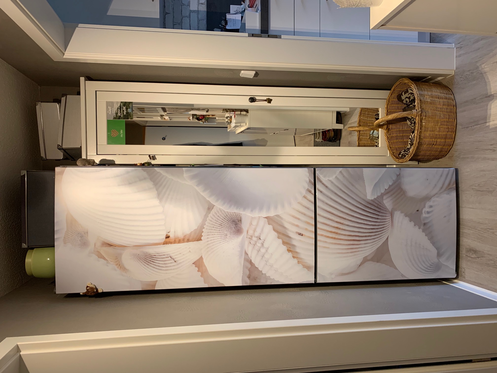 White shells fridge wrap - TenStickers
