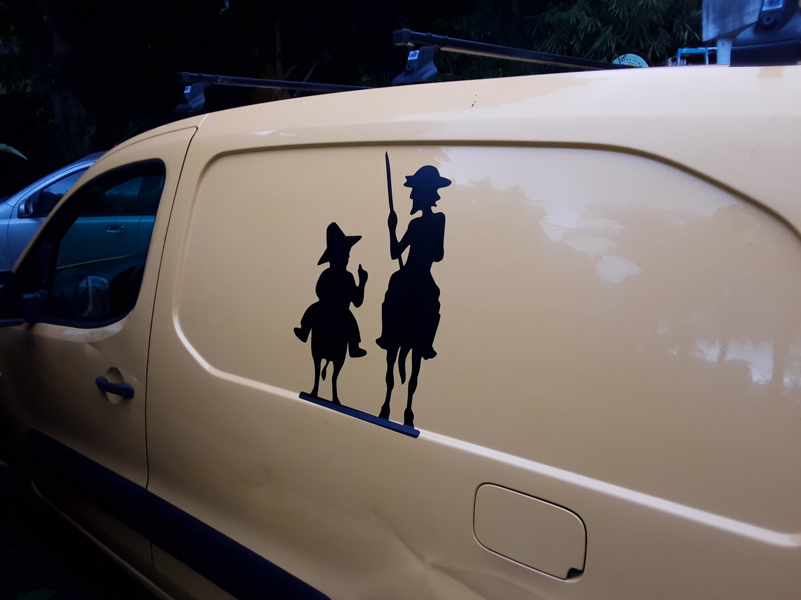 Wasp Car Decal - TenStickers