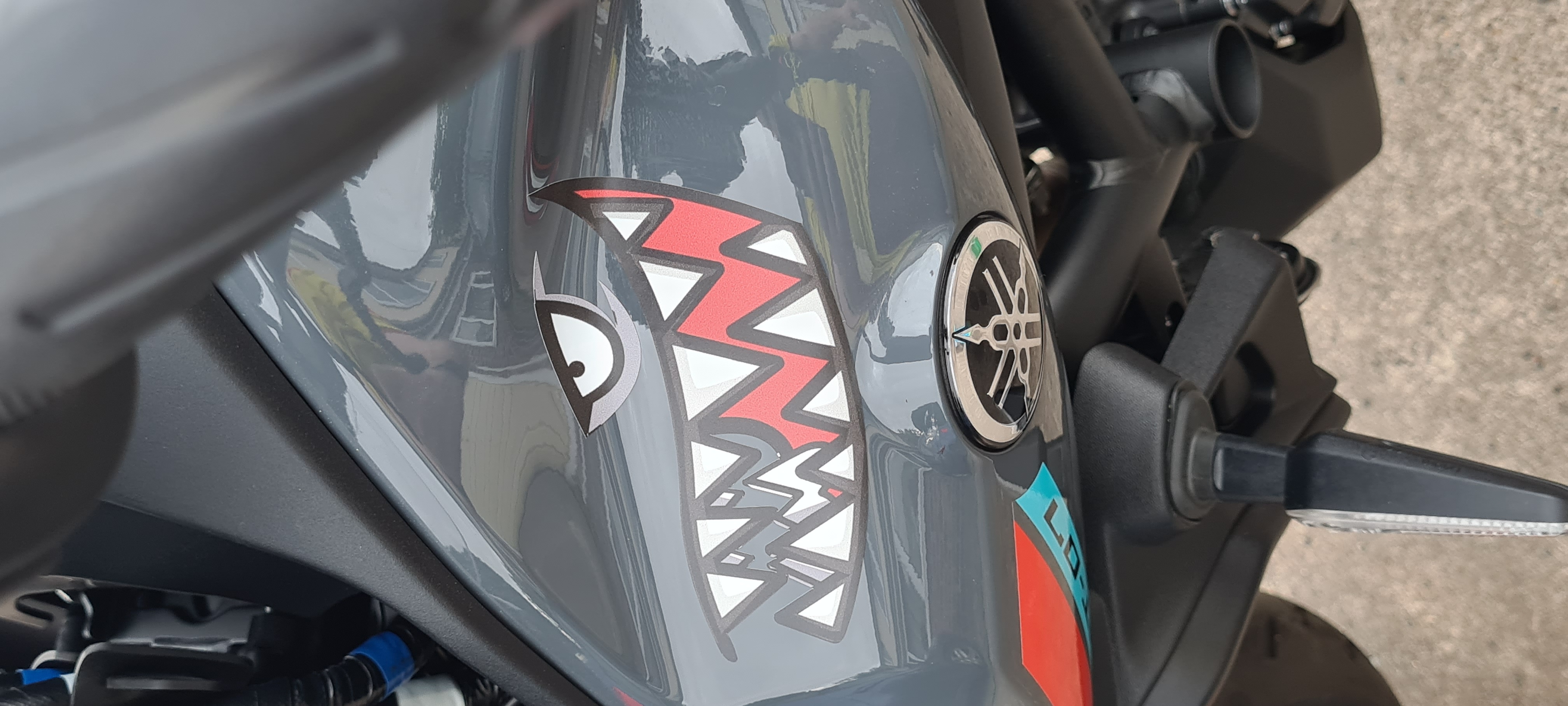 Wasp Car Decal - TenStickers