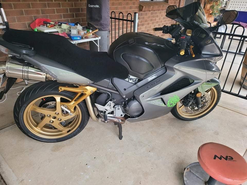 Dragon head Motorbike sticker - TenStickers