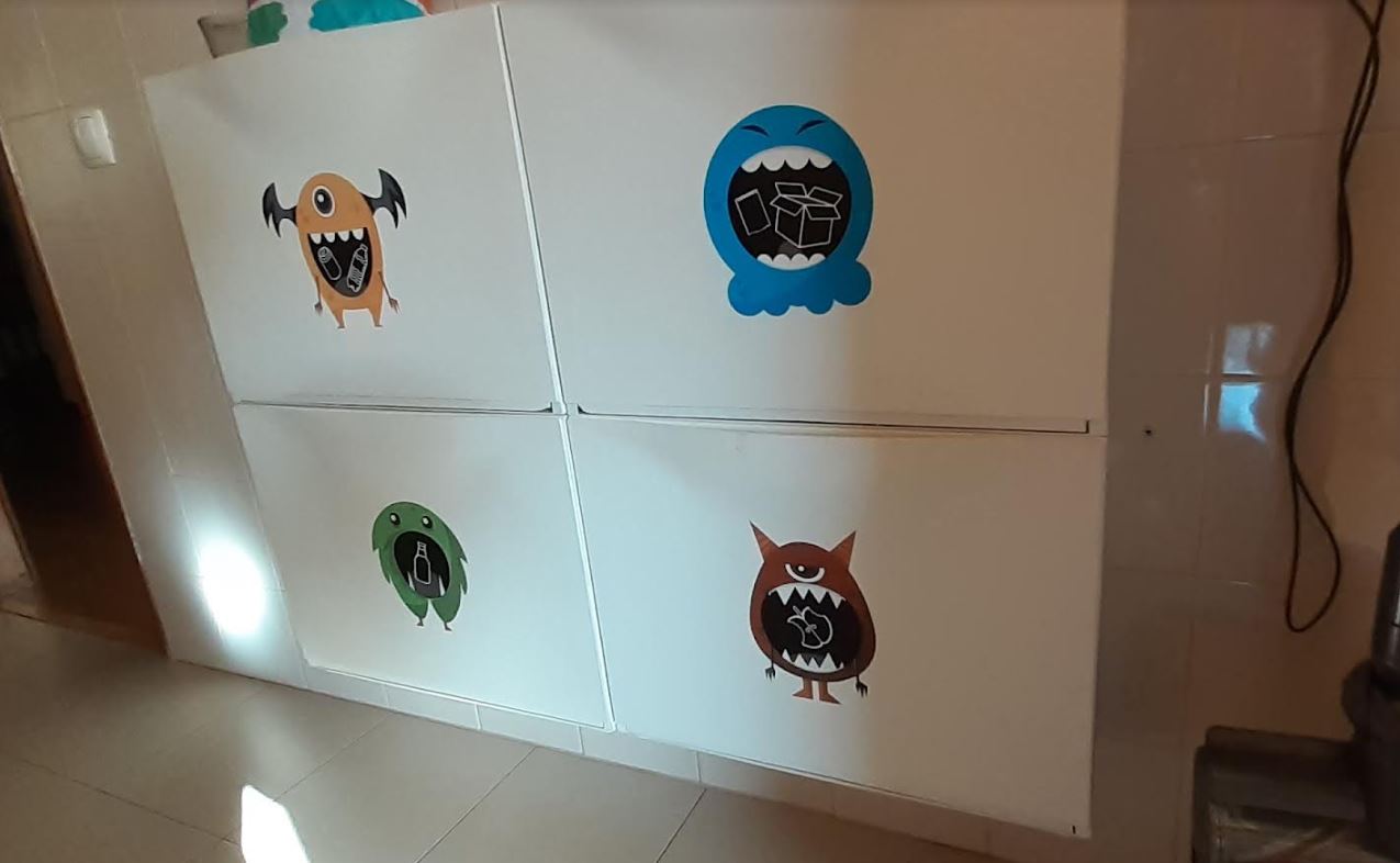 Container sticker monsters - TenStickers