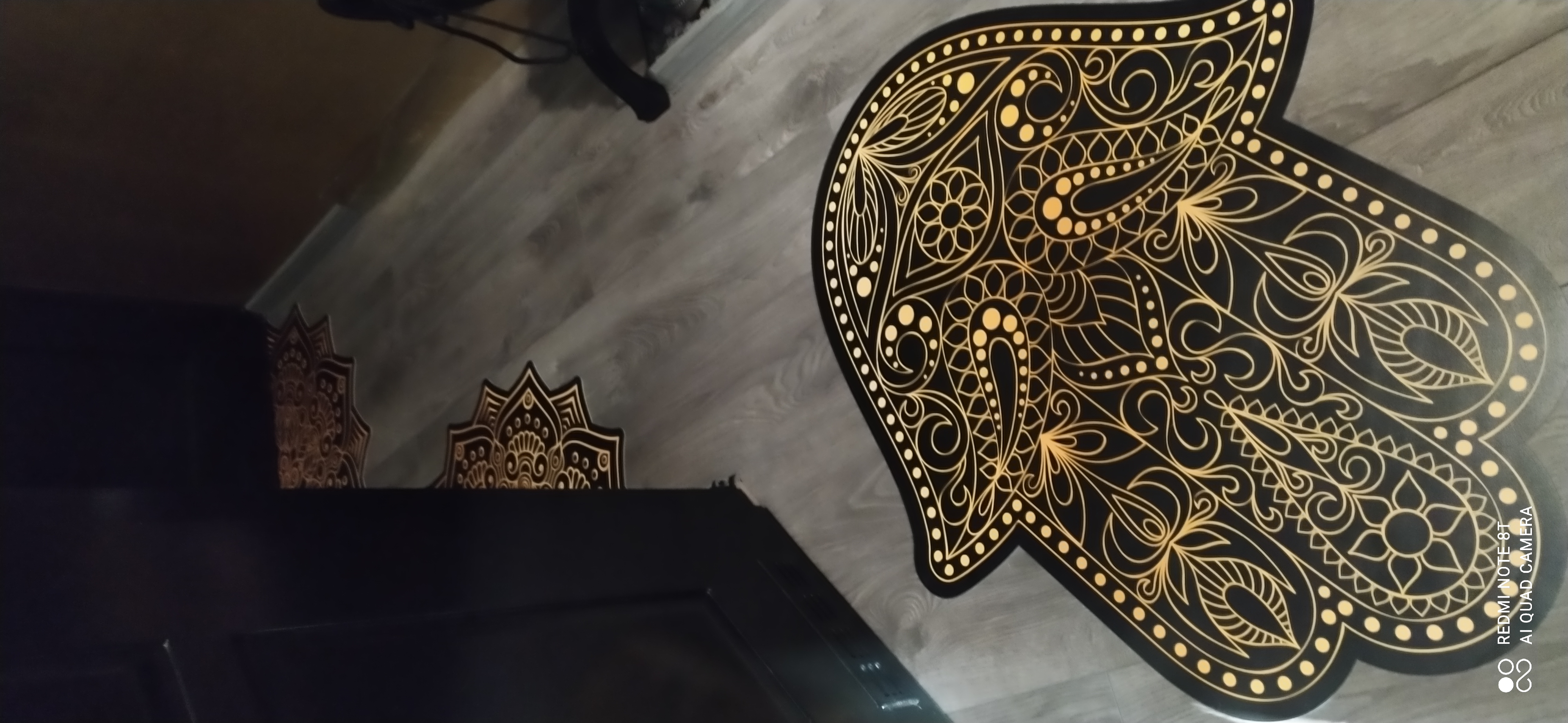 Golden mandala mat - TenStickers