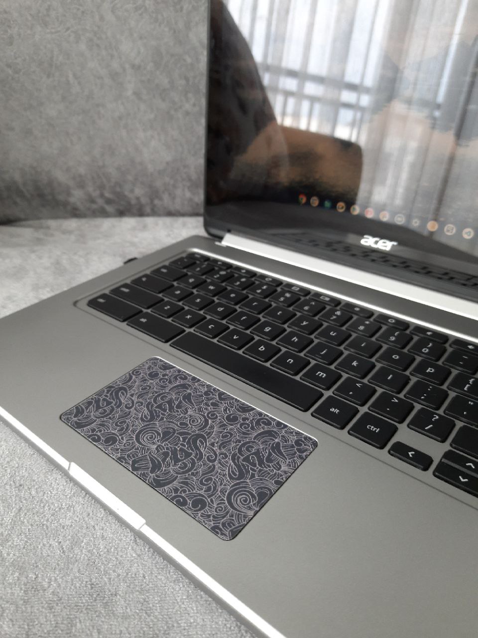 Abstract paisley trackpad laptop sticker - TenStickers