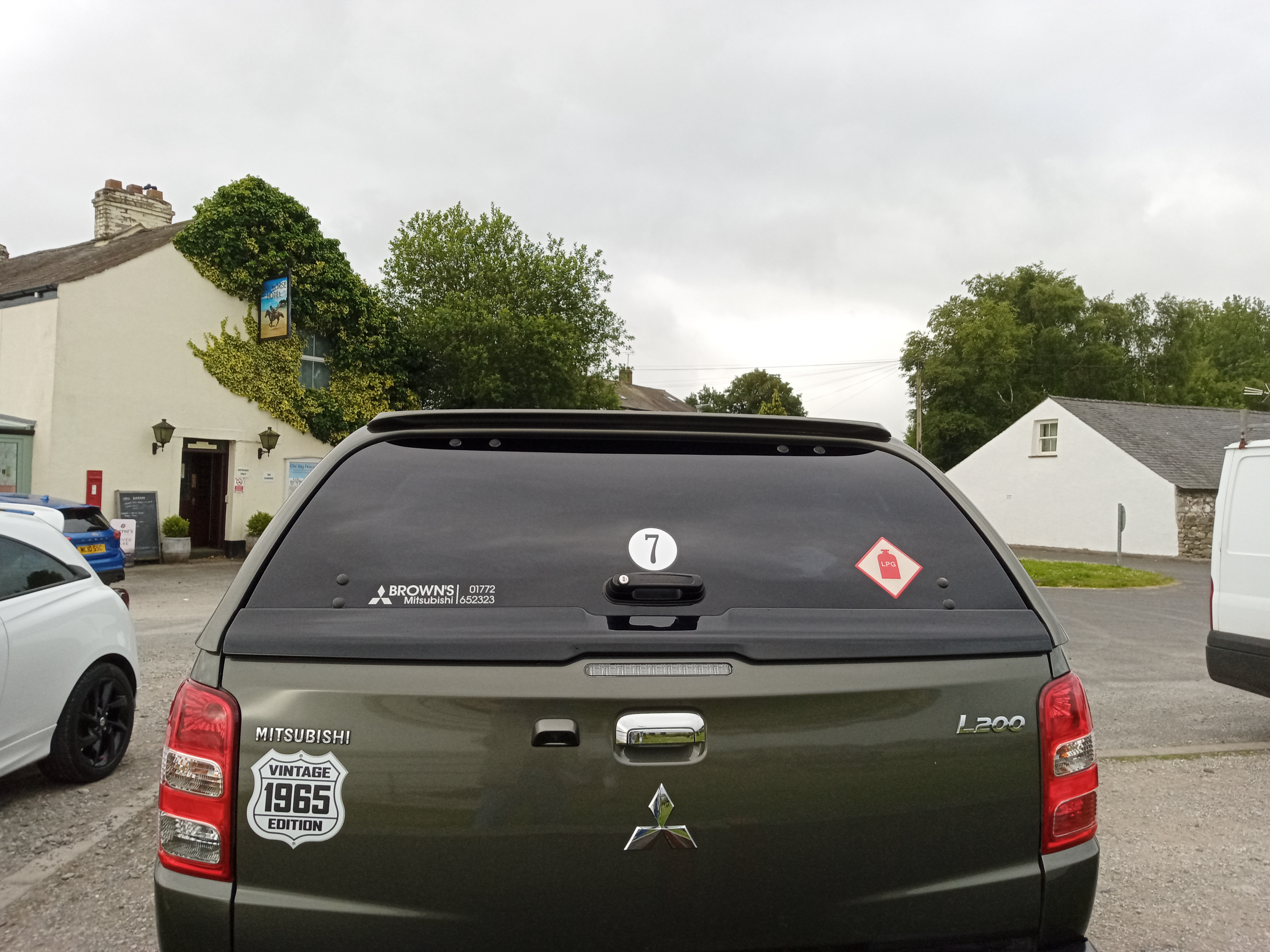 Do not remove helmet Motorbike Sticker - TenStickers