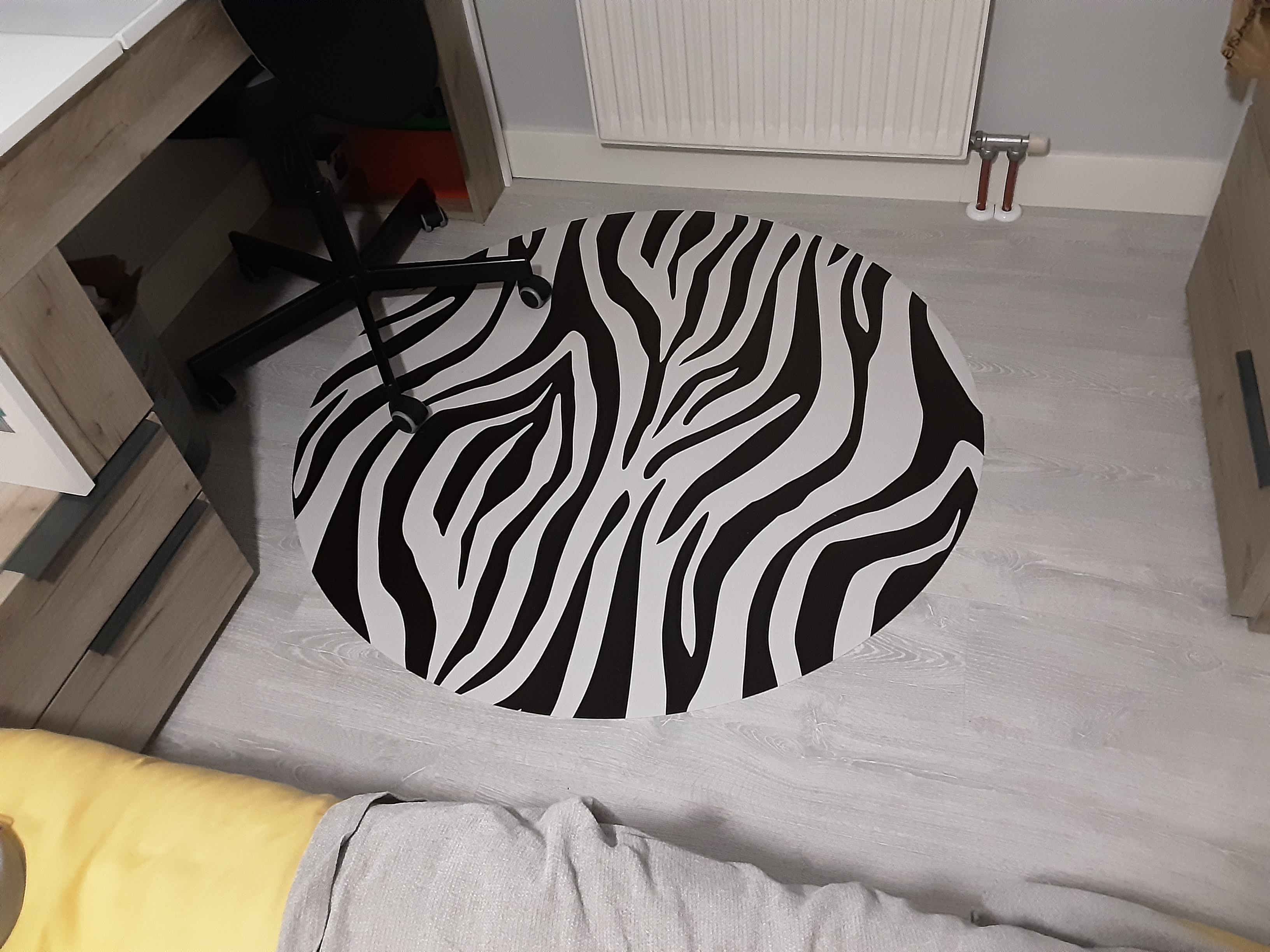 Round zebra style animal print vinyl carpet - TenStickers