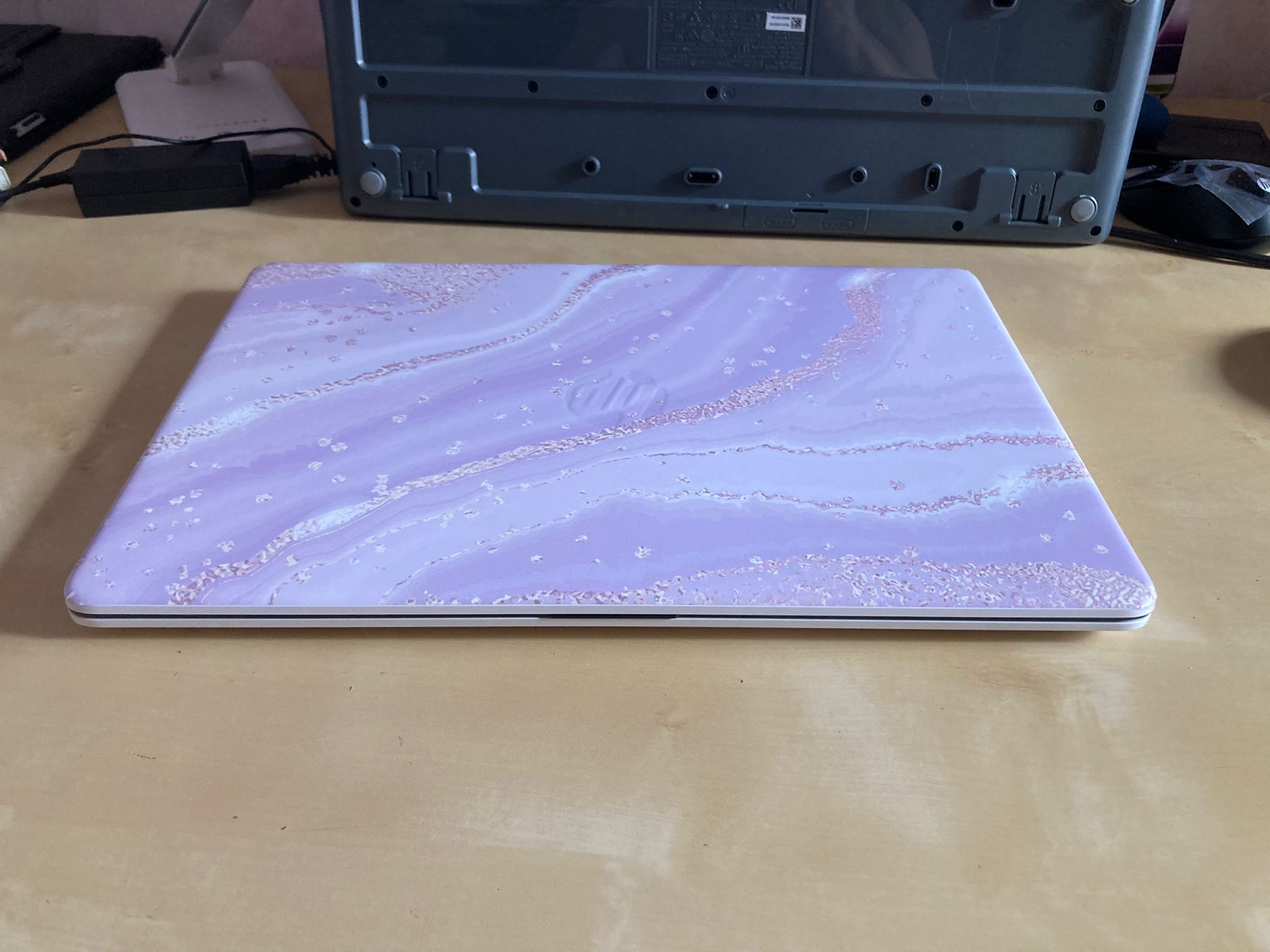 Lila marmor laptop dekal - Tenstickers