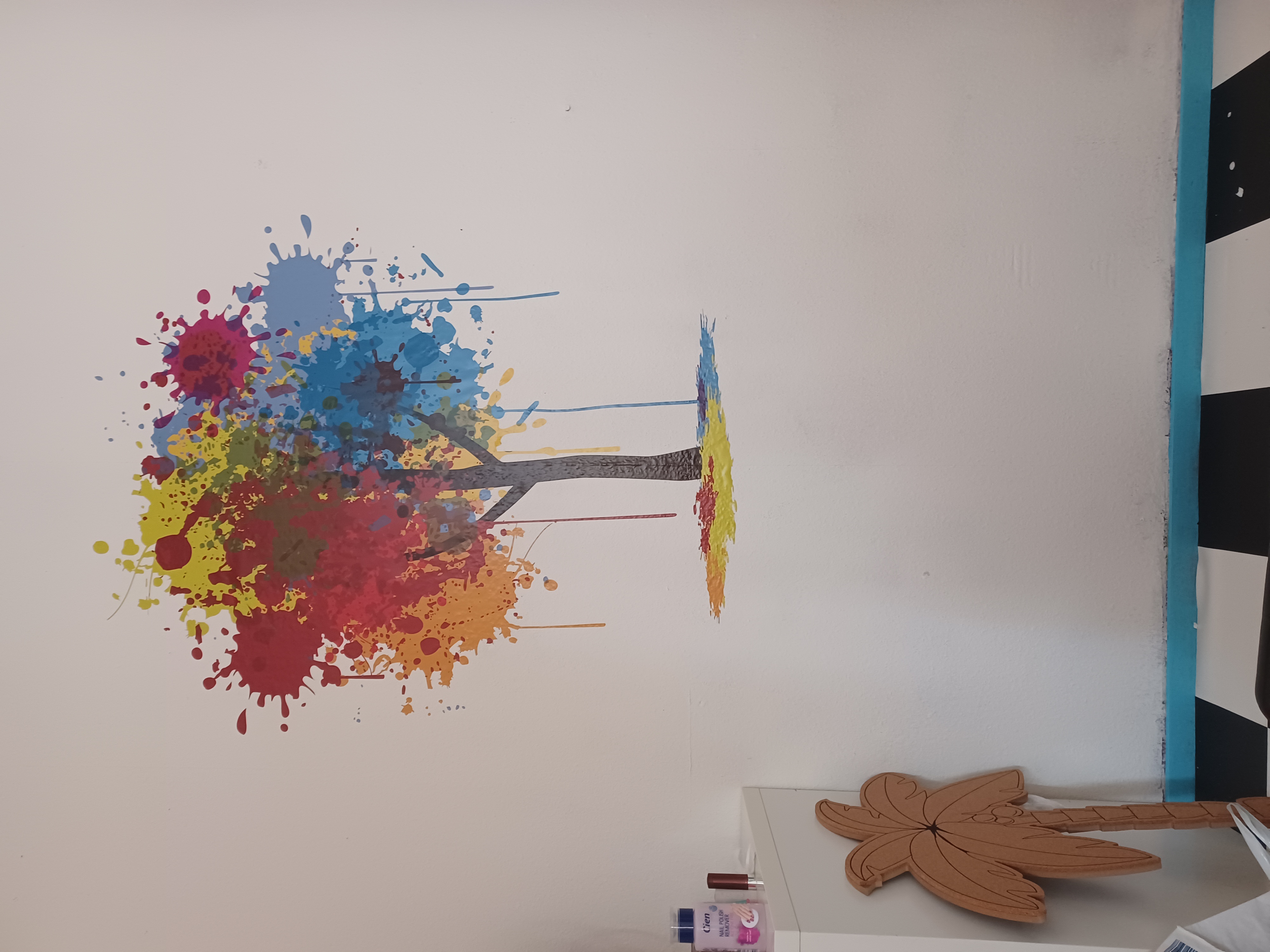 Paint splash tree art living room wall sticker - TenStickers