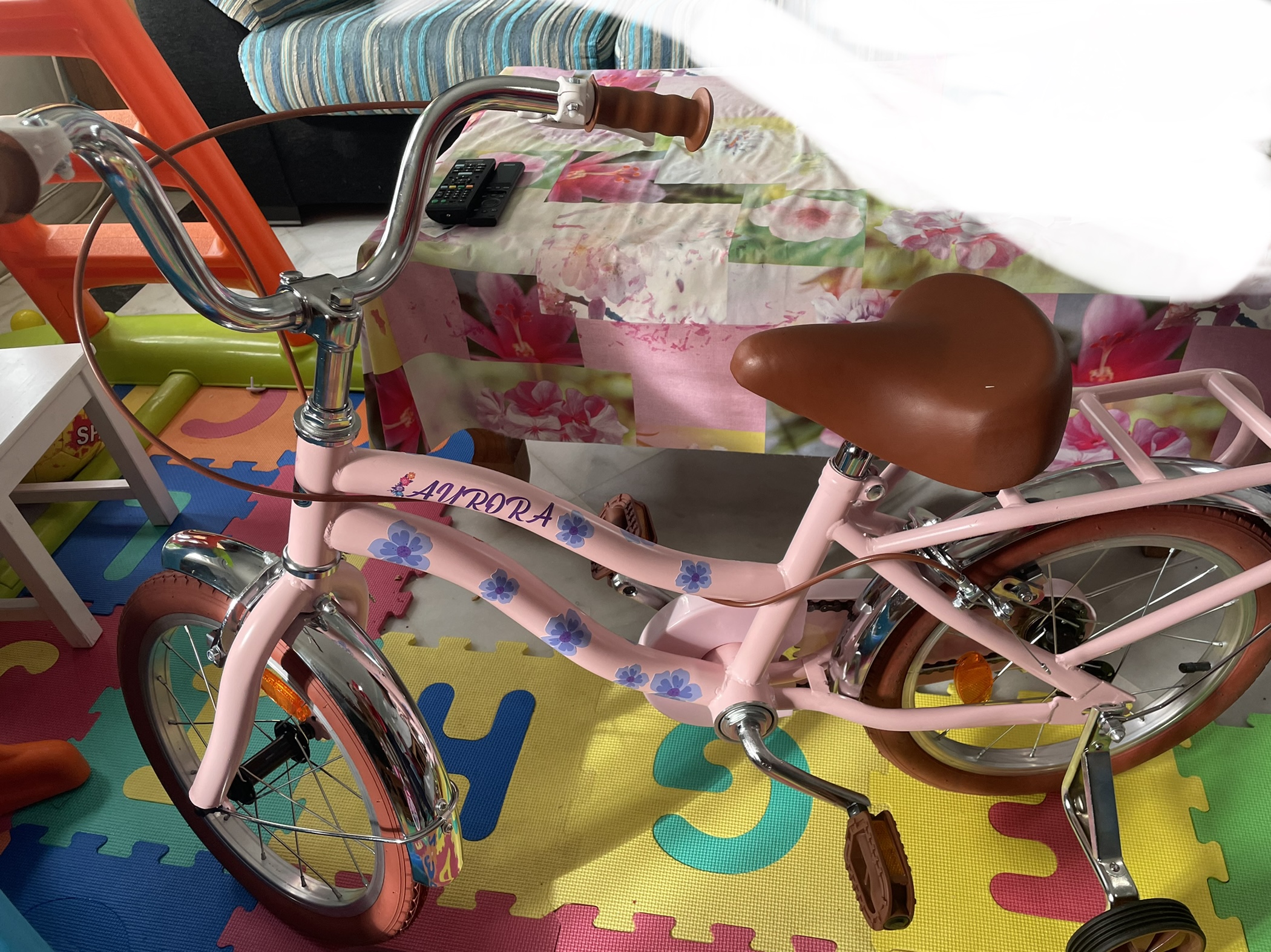 Blue flowers bike sticker - TenStickers