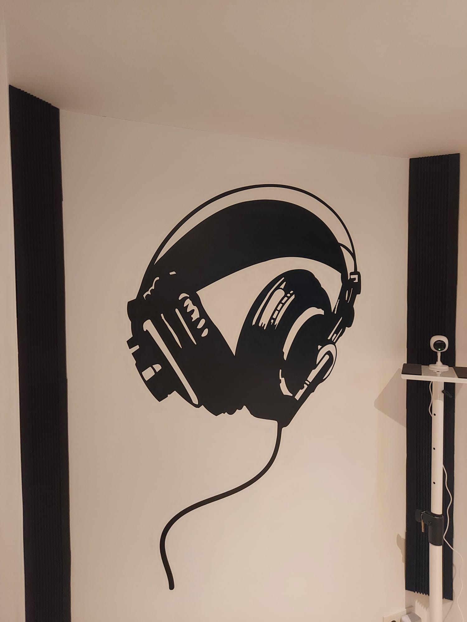 Graffiti Headphones Wall Sticker - TenStickers
