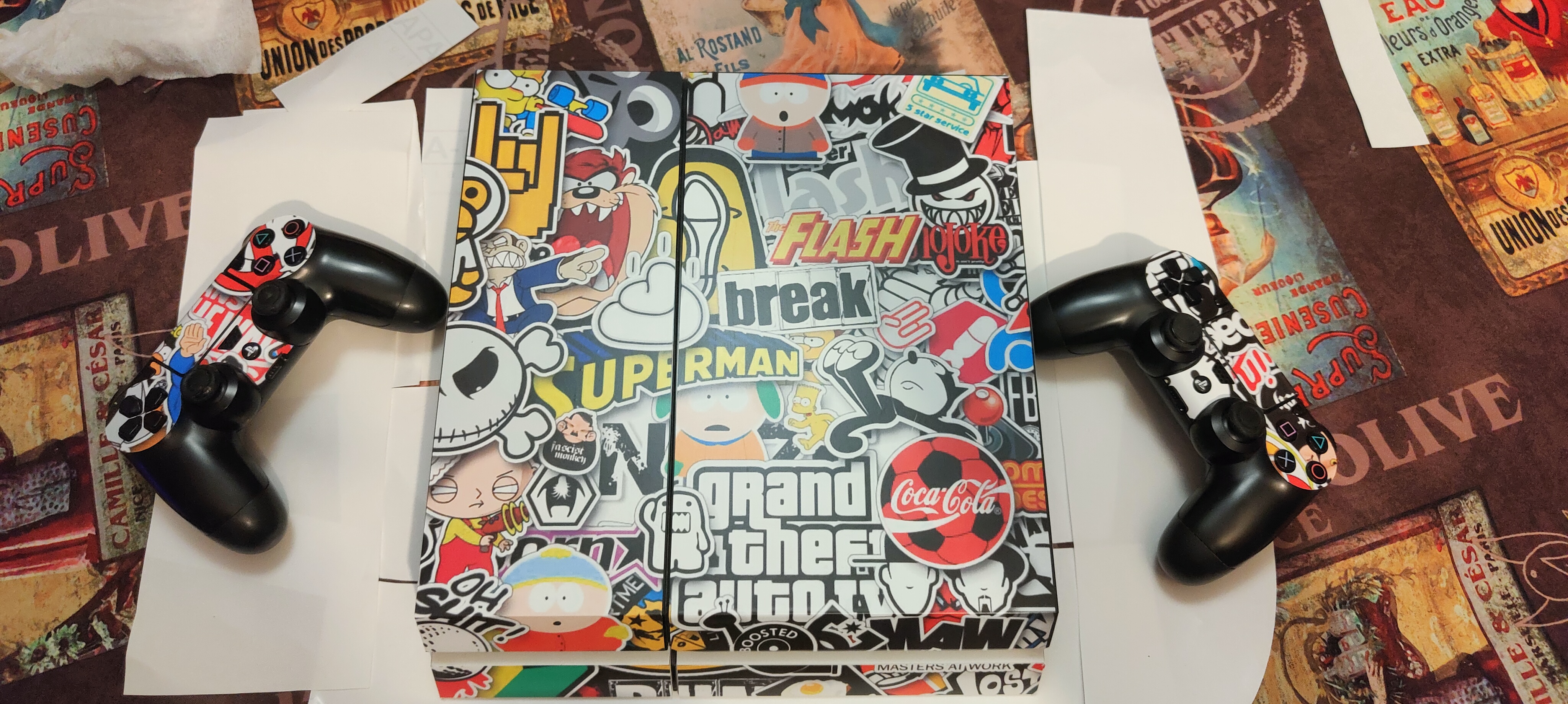 Colorful sticker bomb ps4 skin - TenStickers