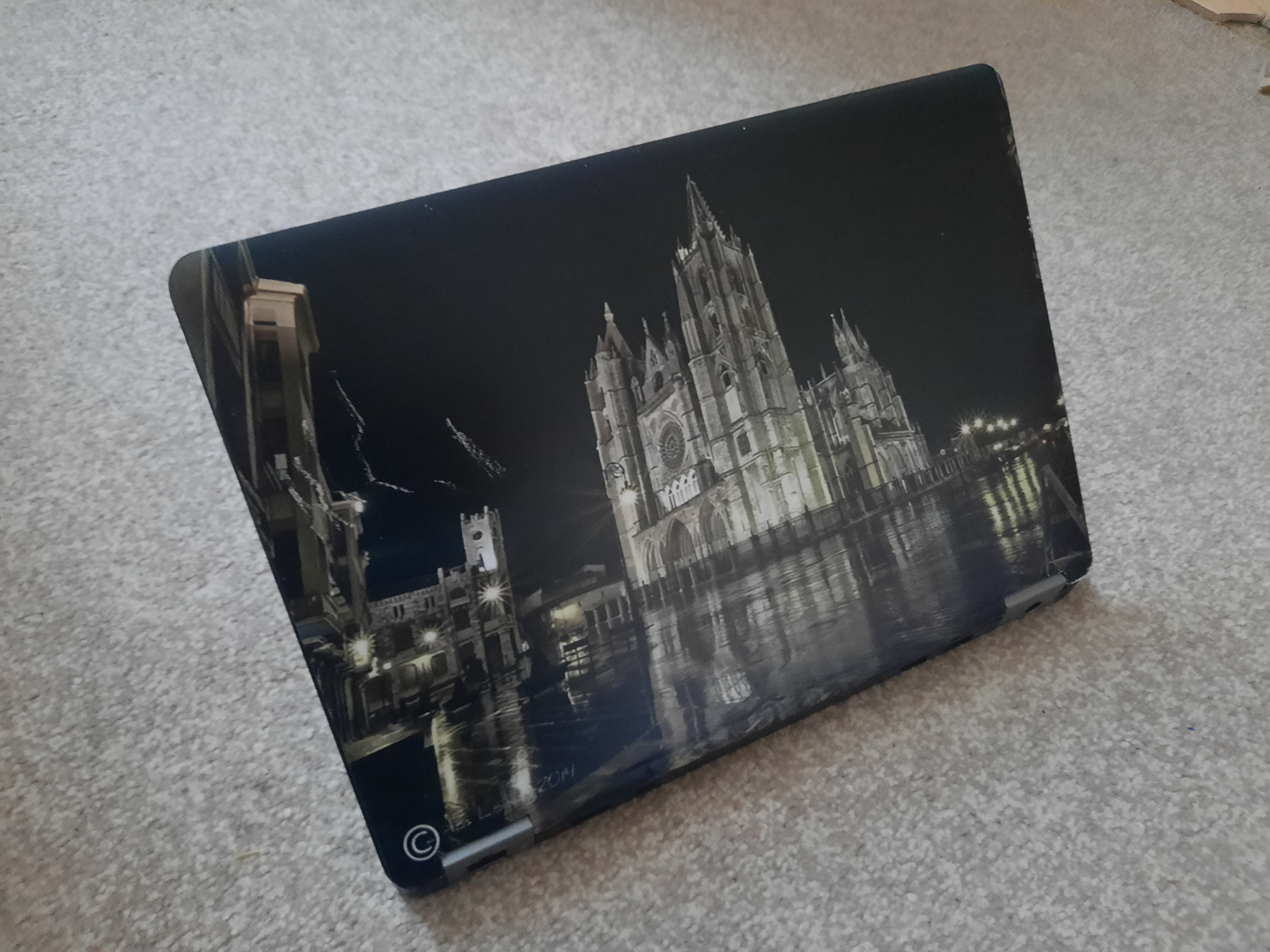 Personalised photo laptop sticker - TenStickers