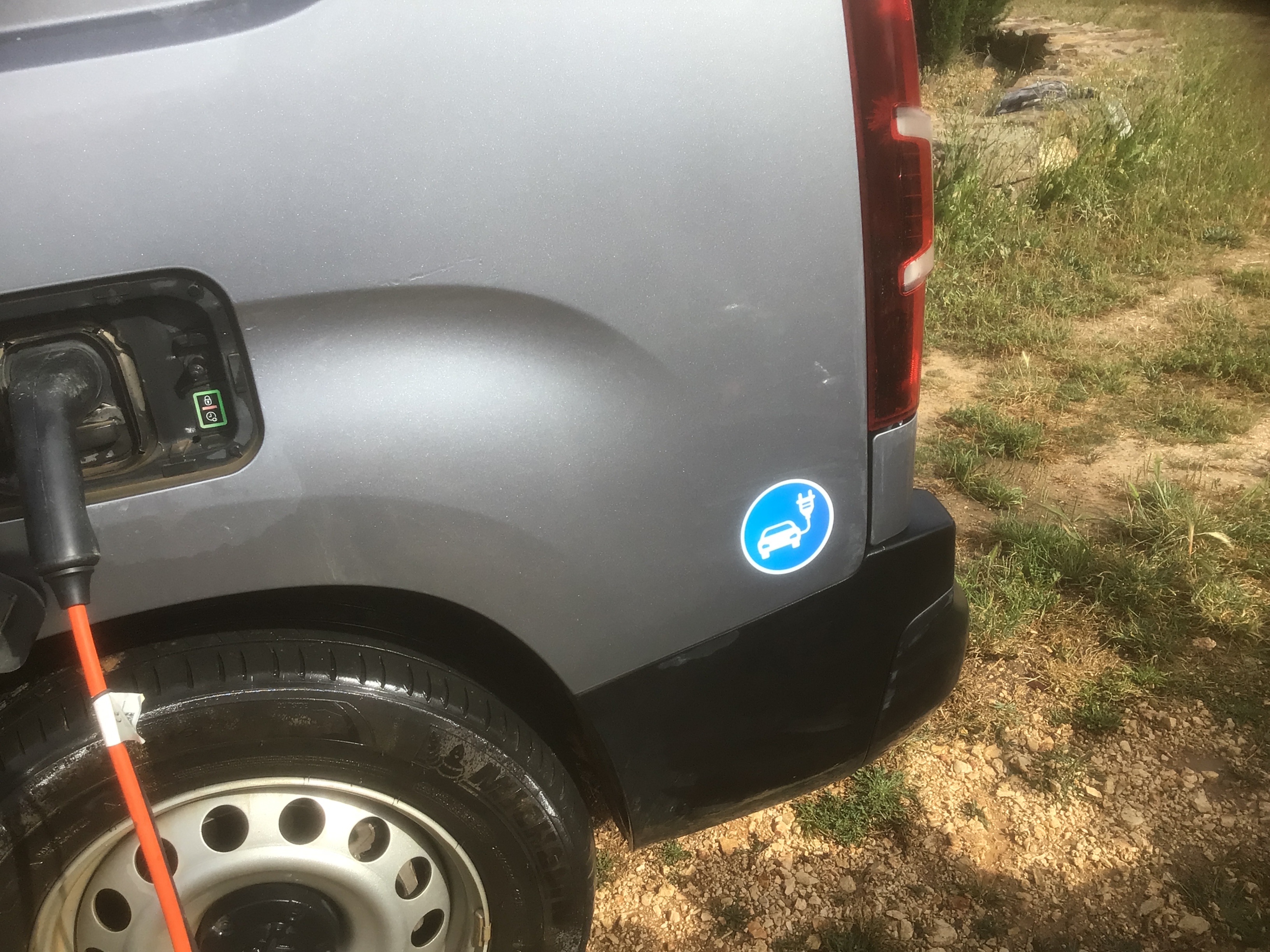 Elbil oplader sticker til bil - TenStickers