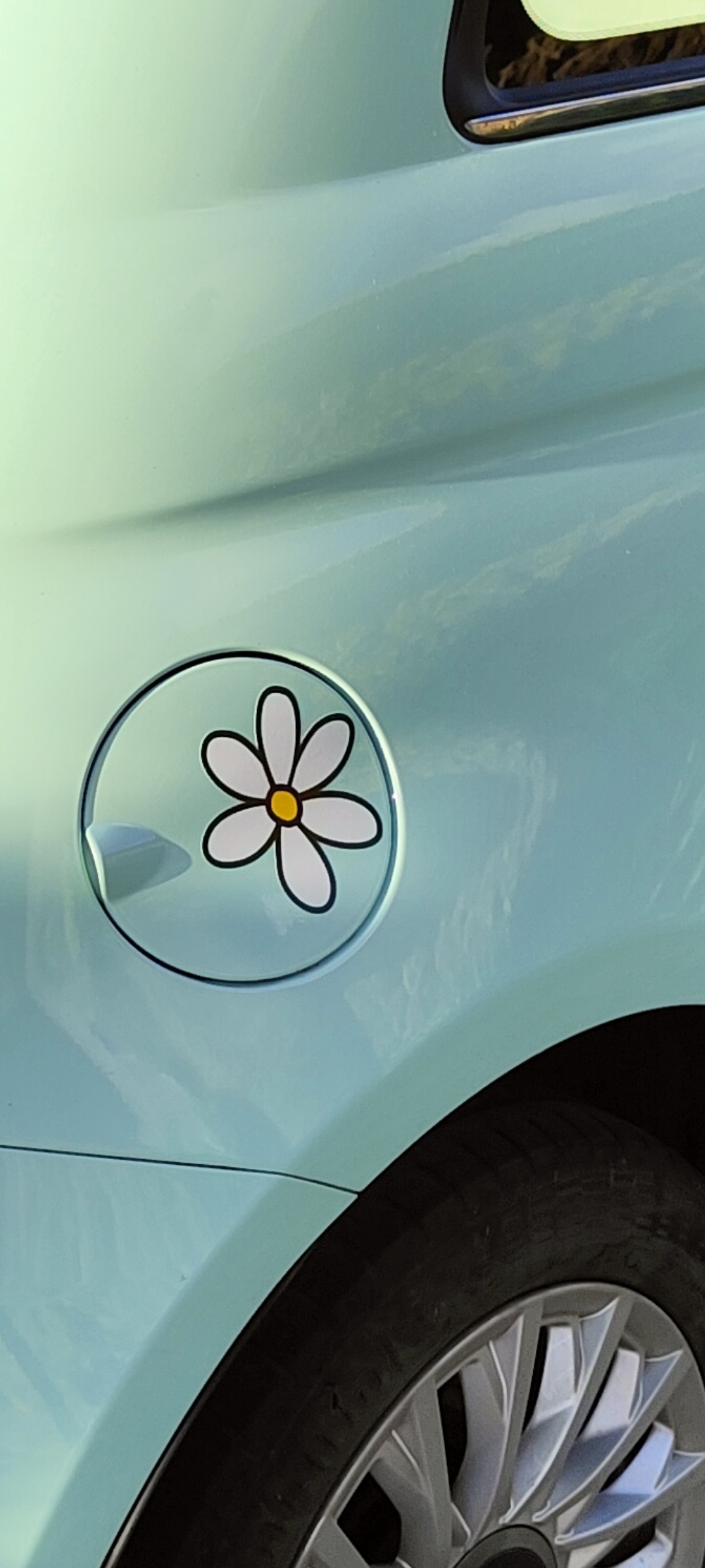 White daisy flower car sticker - TenStickers