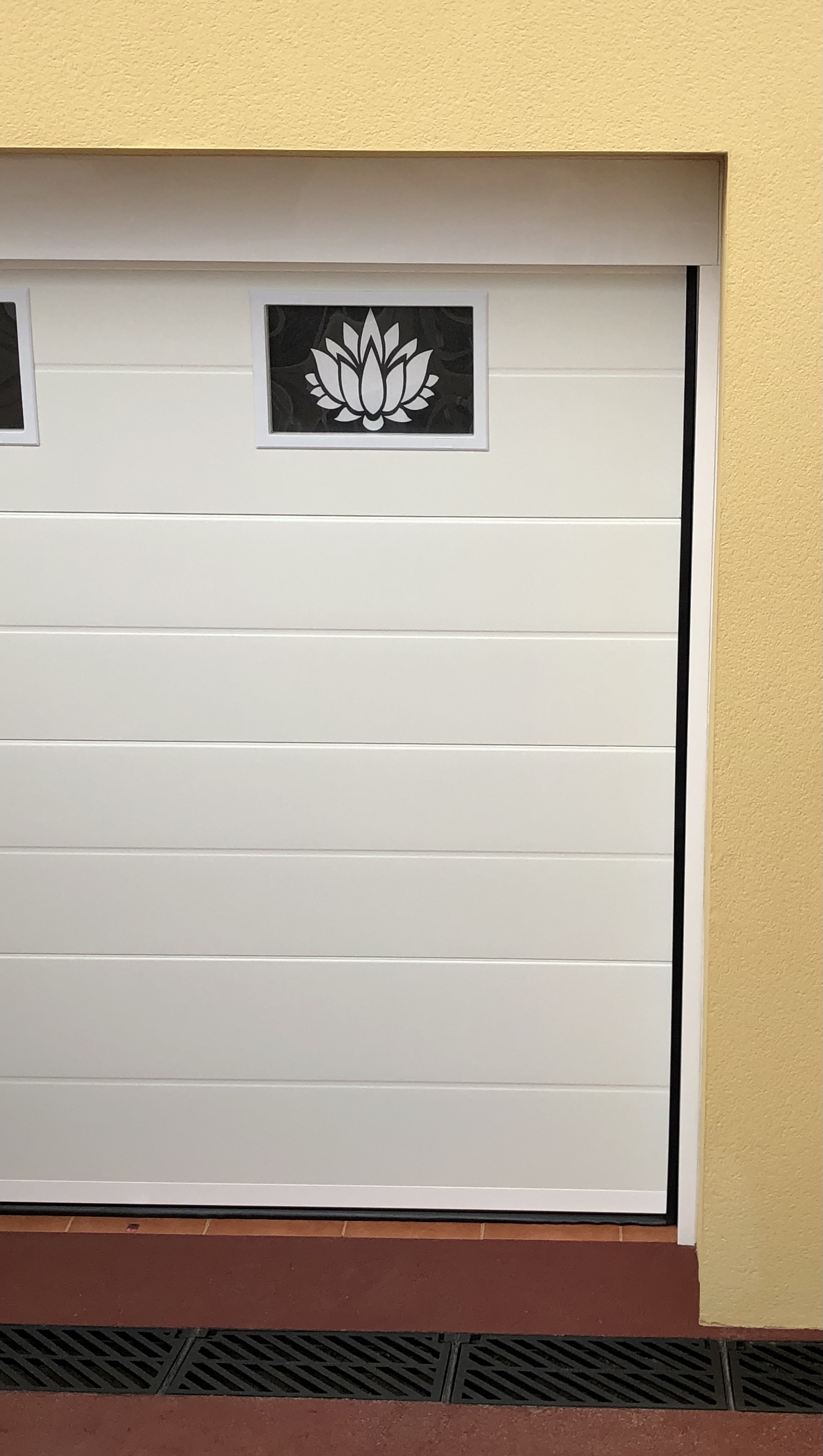 Yoga iconography wall decal - TenStickers