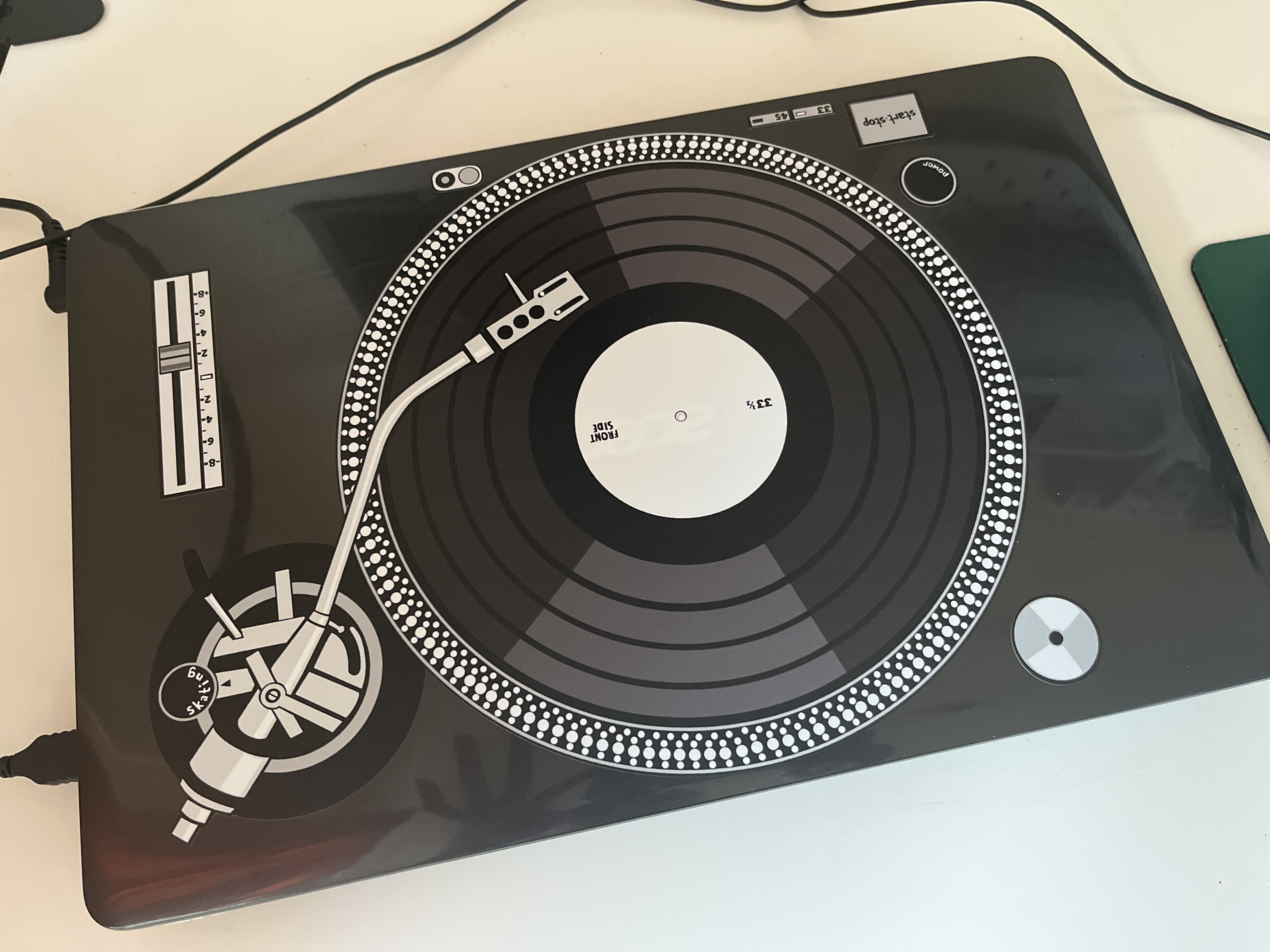 Dj turntable laptop sticker - TenStickers