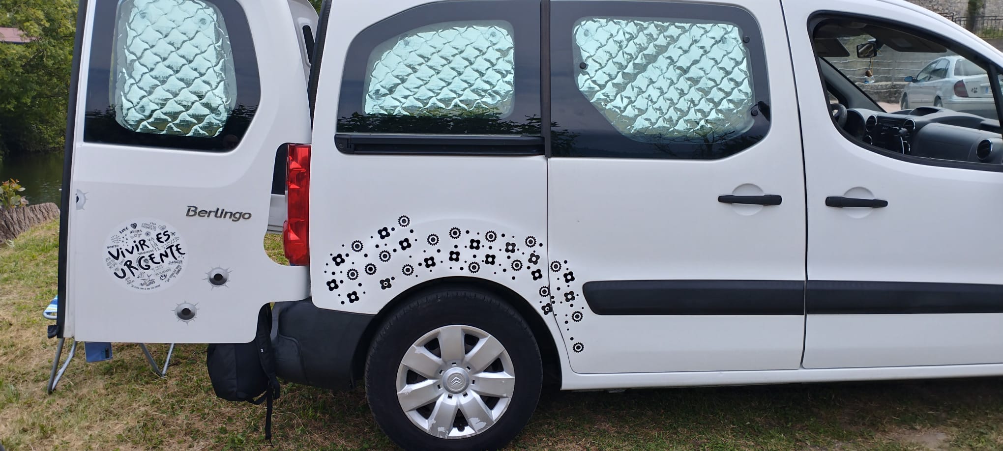 Bullet holes effect car sticker - TenStickers
