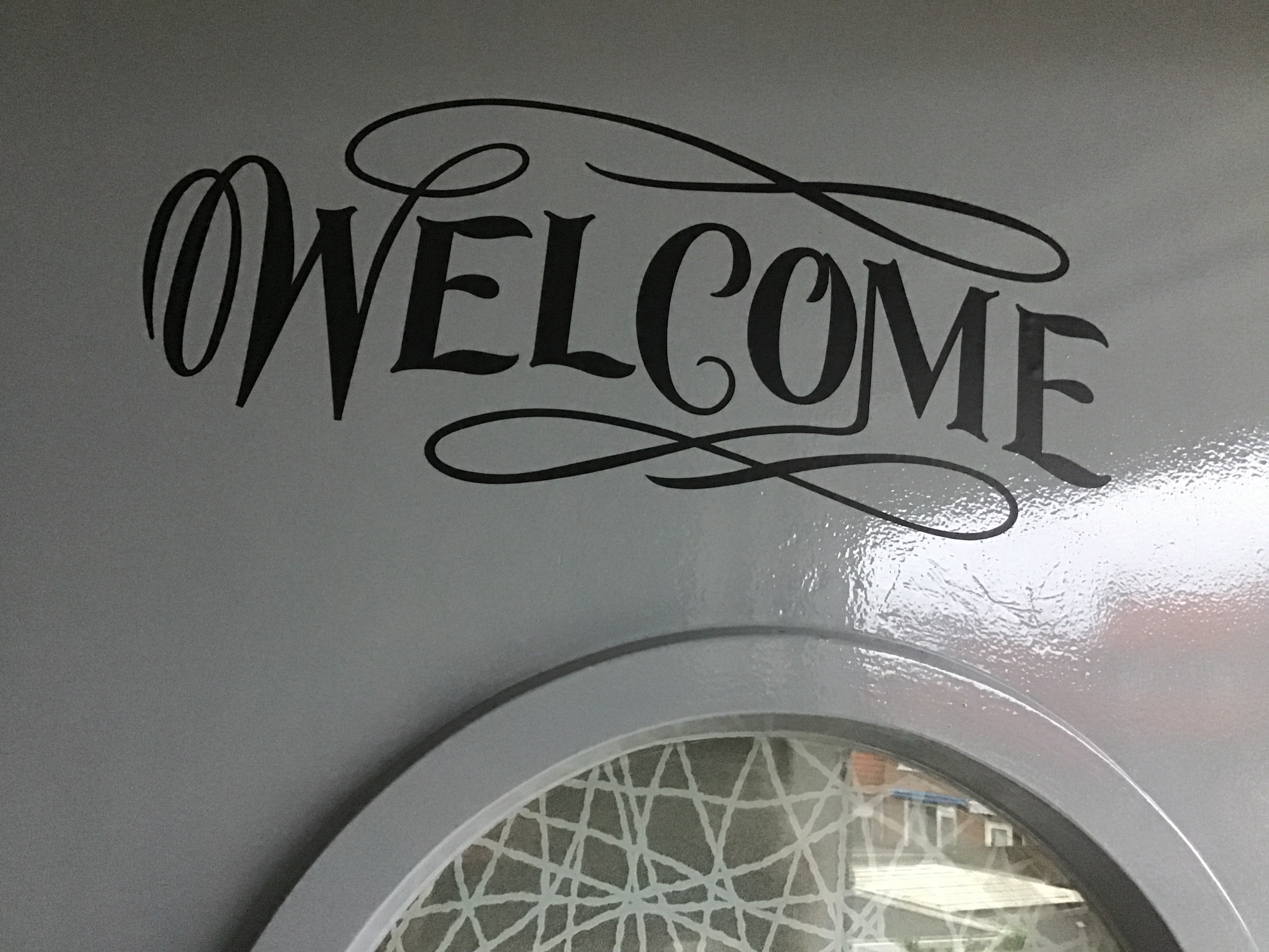 Calligraphic welcome text door sticker - TenStickers