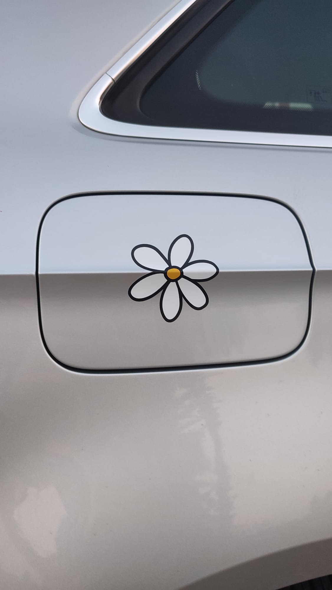 White daisy flower car decal - TenStickers