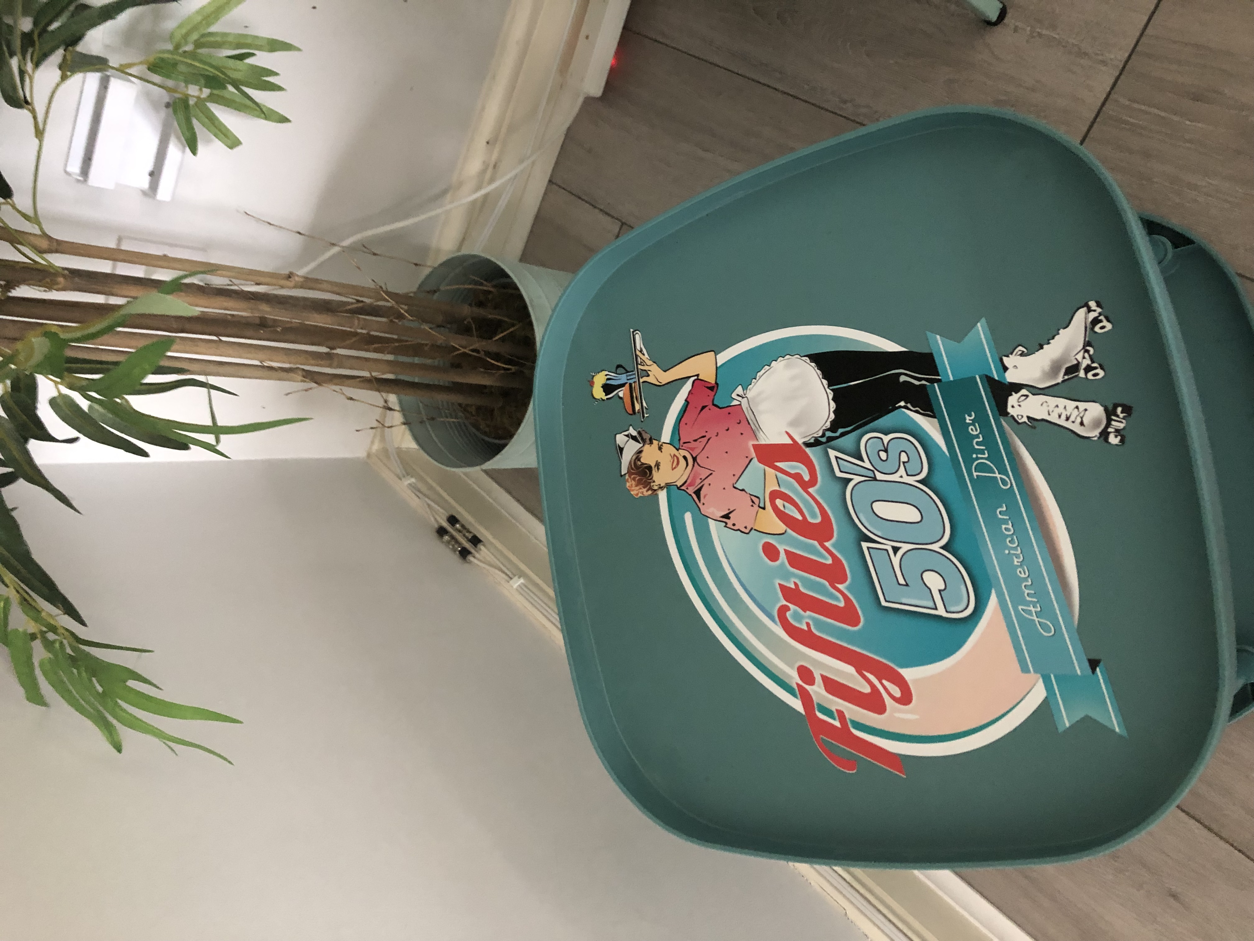 American waitress wall sticker - TenStickers