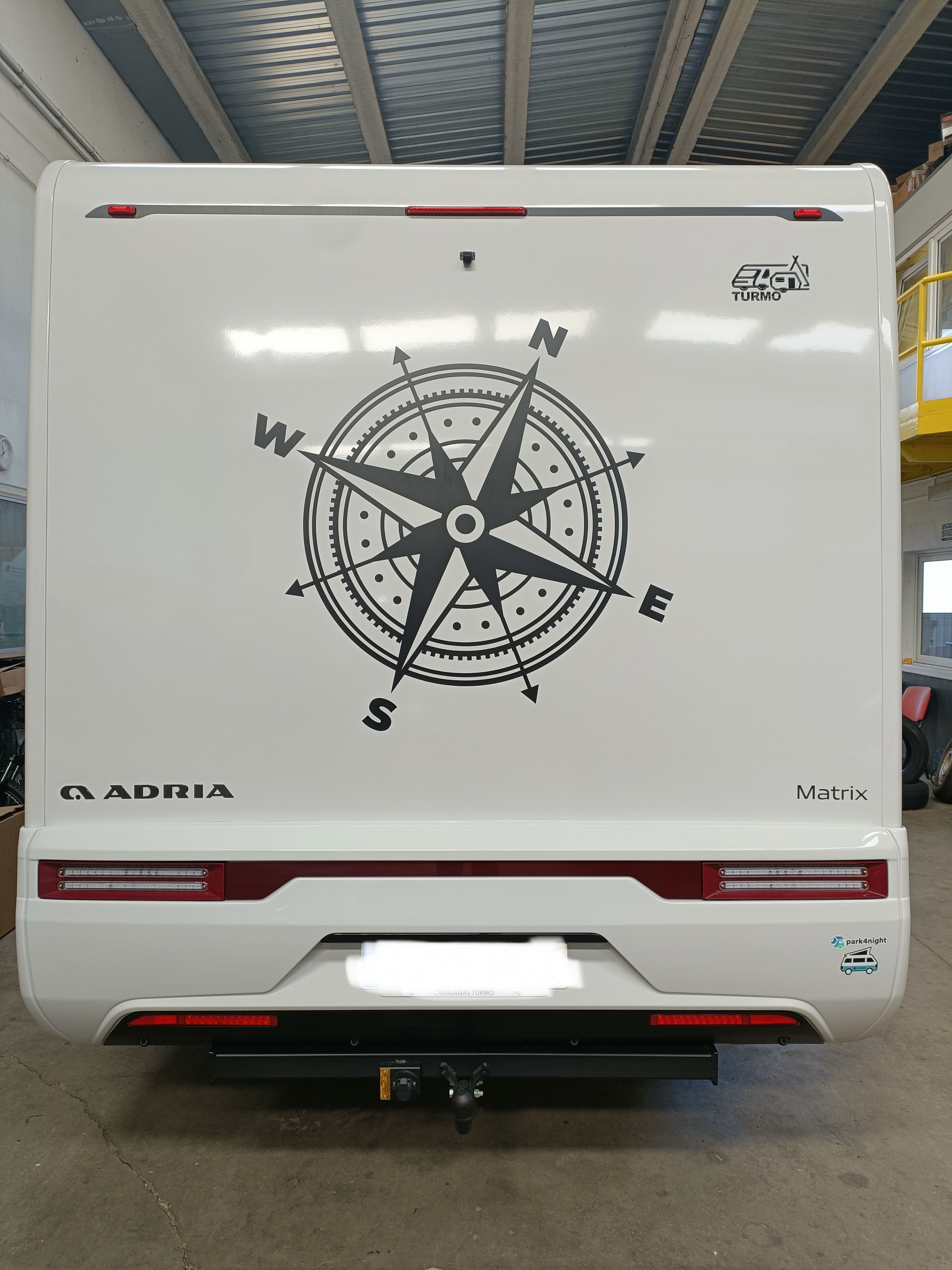 Camper sticker met kompas - TenStickers