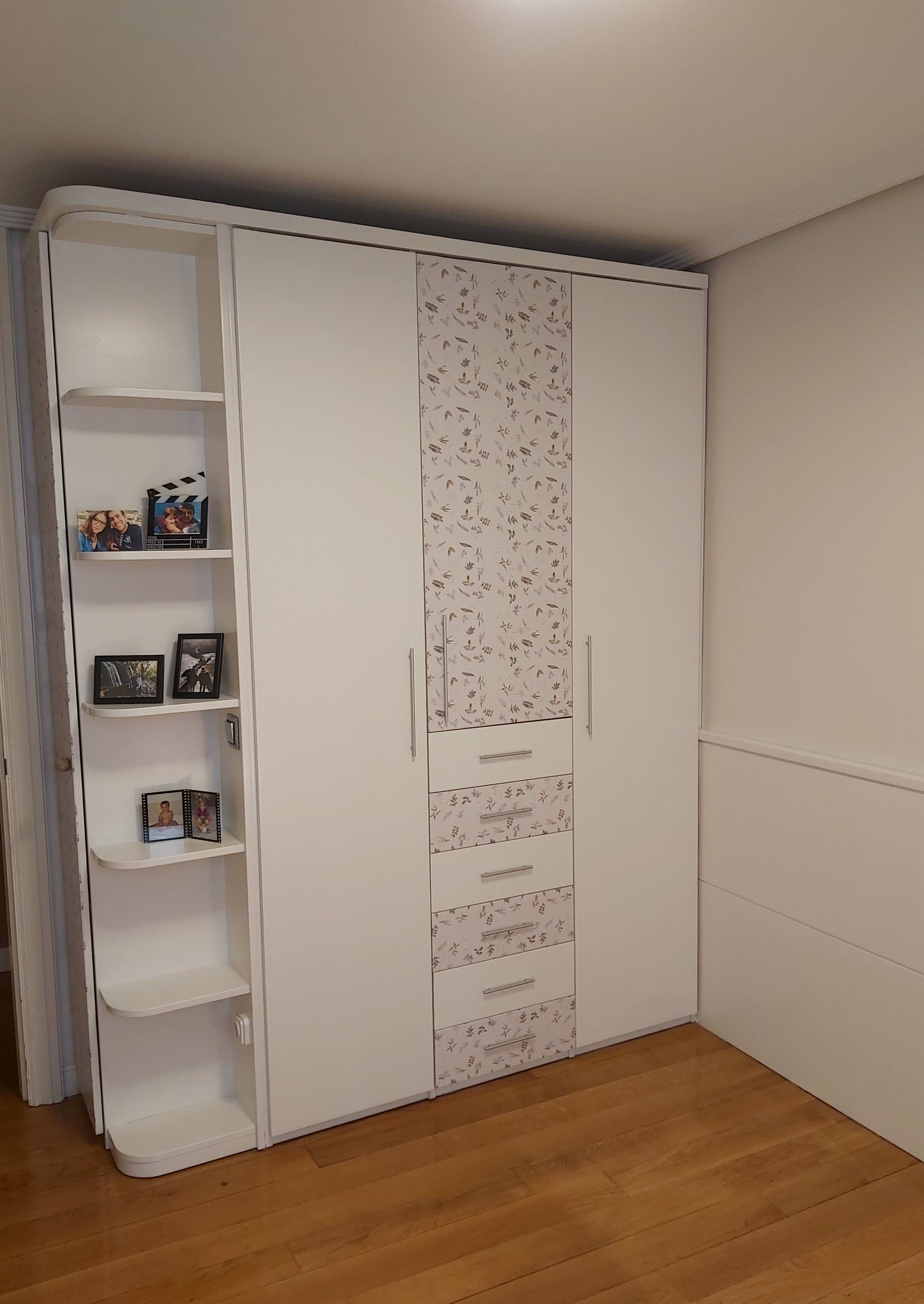 Autocolante cu fundal bej pentru mobilier - TenStickers