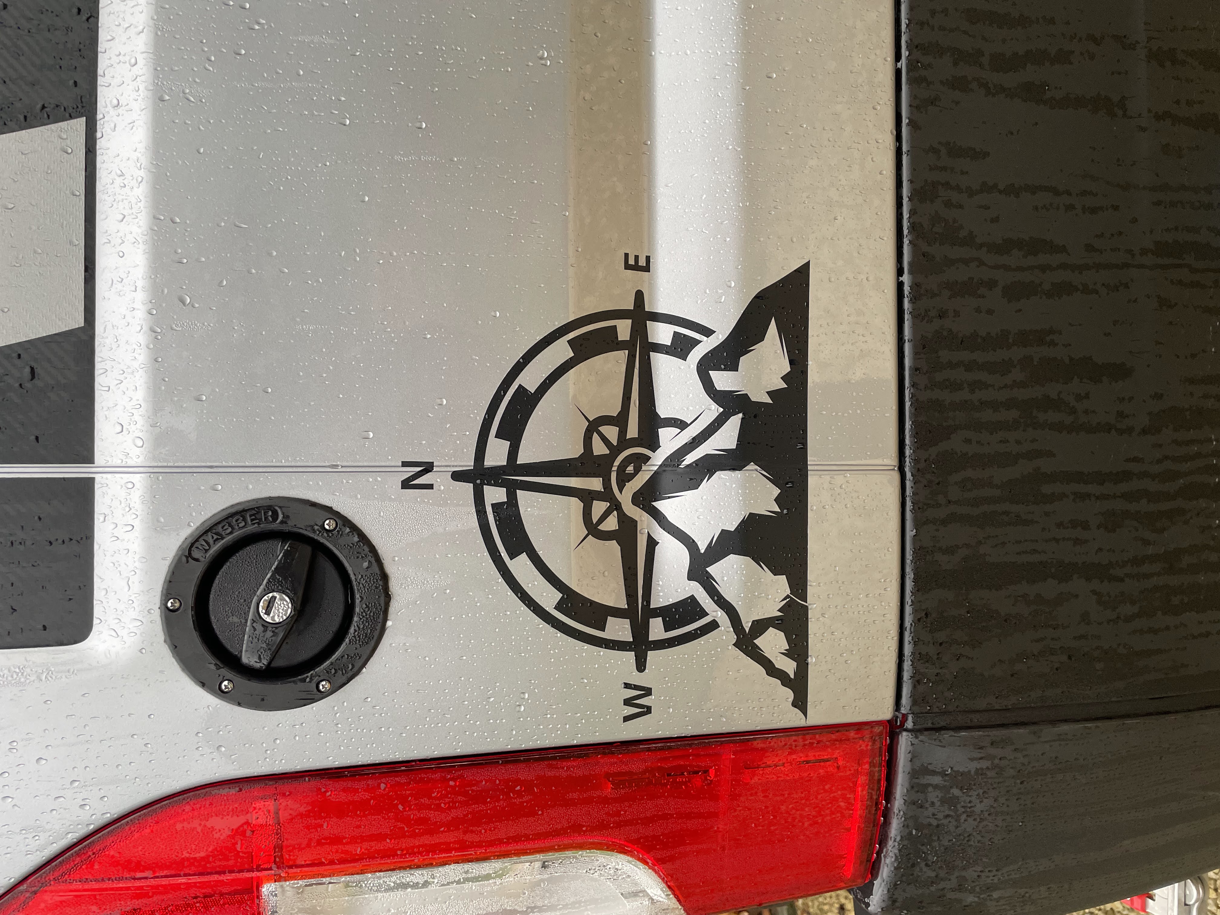 Compass and mountains caravan decal - TenStickers