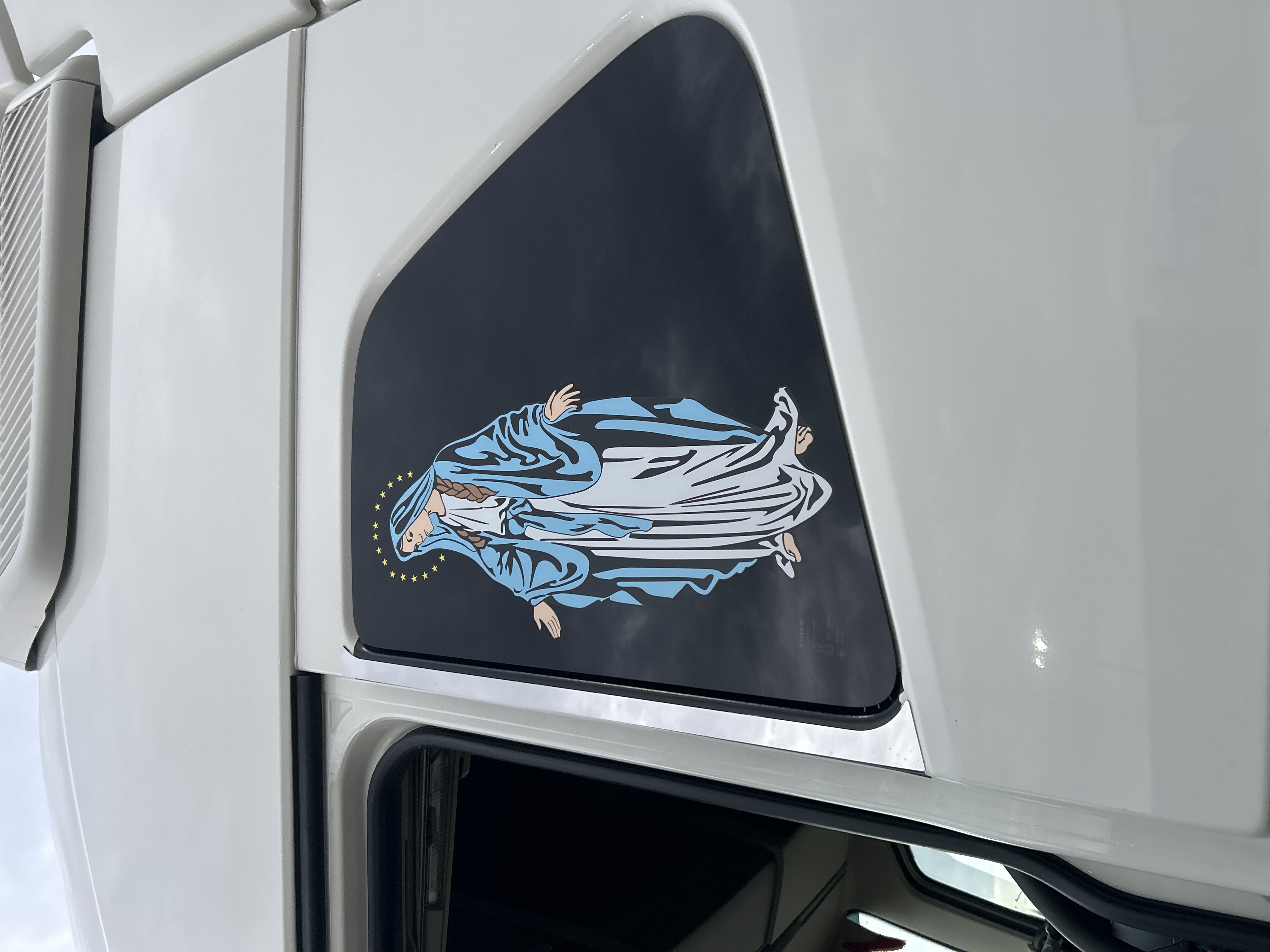 Virgin Mary Wall Decal - TenStickers