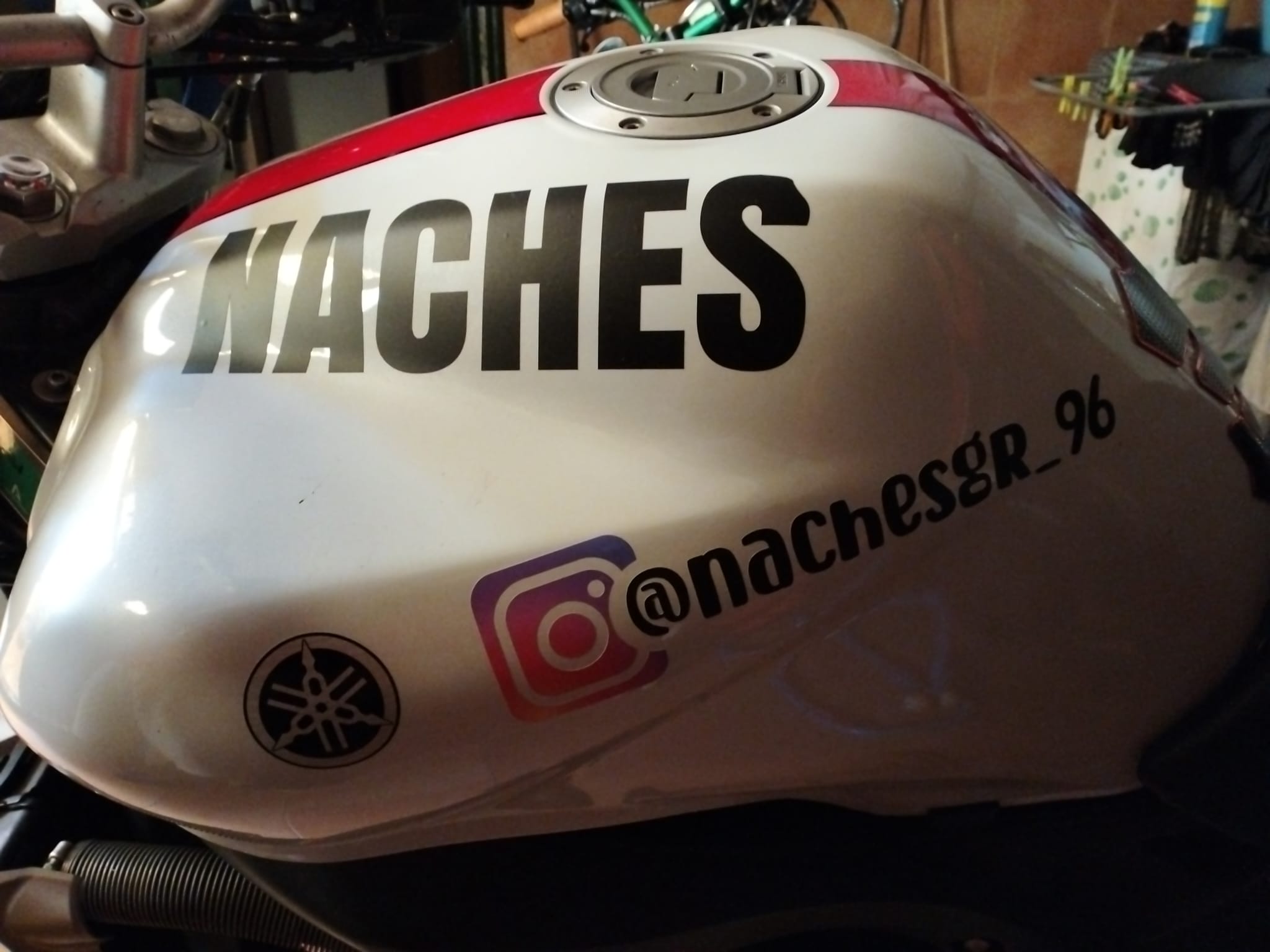 Sticker moto battement de cœur de motard - TenStickers