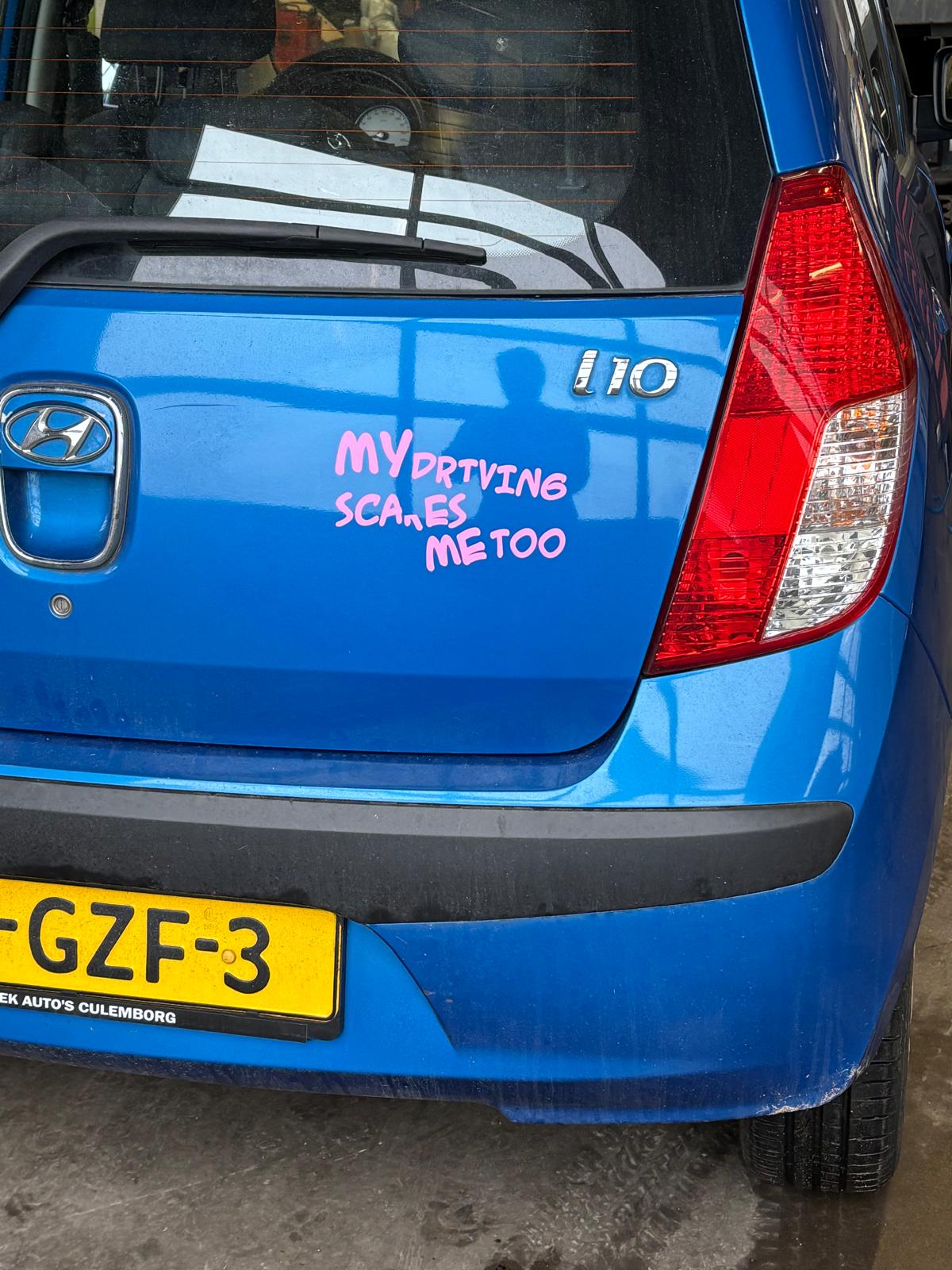 Sticker texte amusant pour voiture - TenStickers