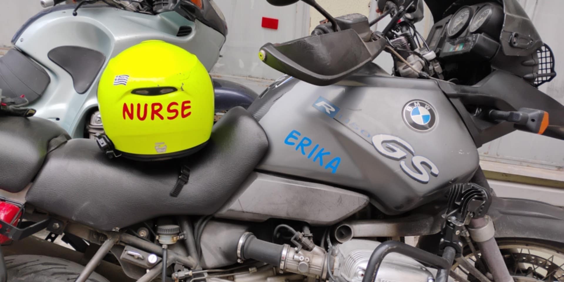 Hjelm sticker med navn til motorcykel - TenStickers