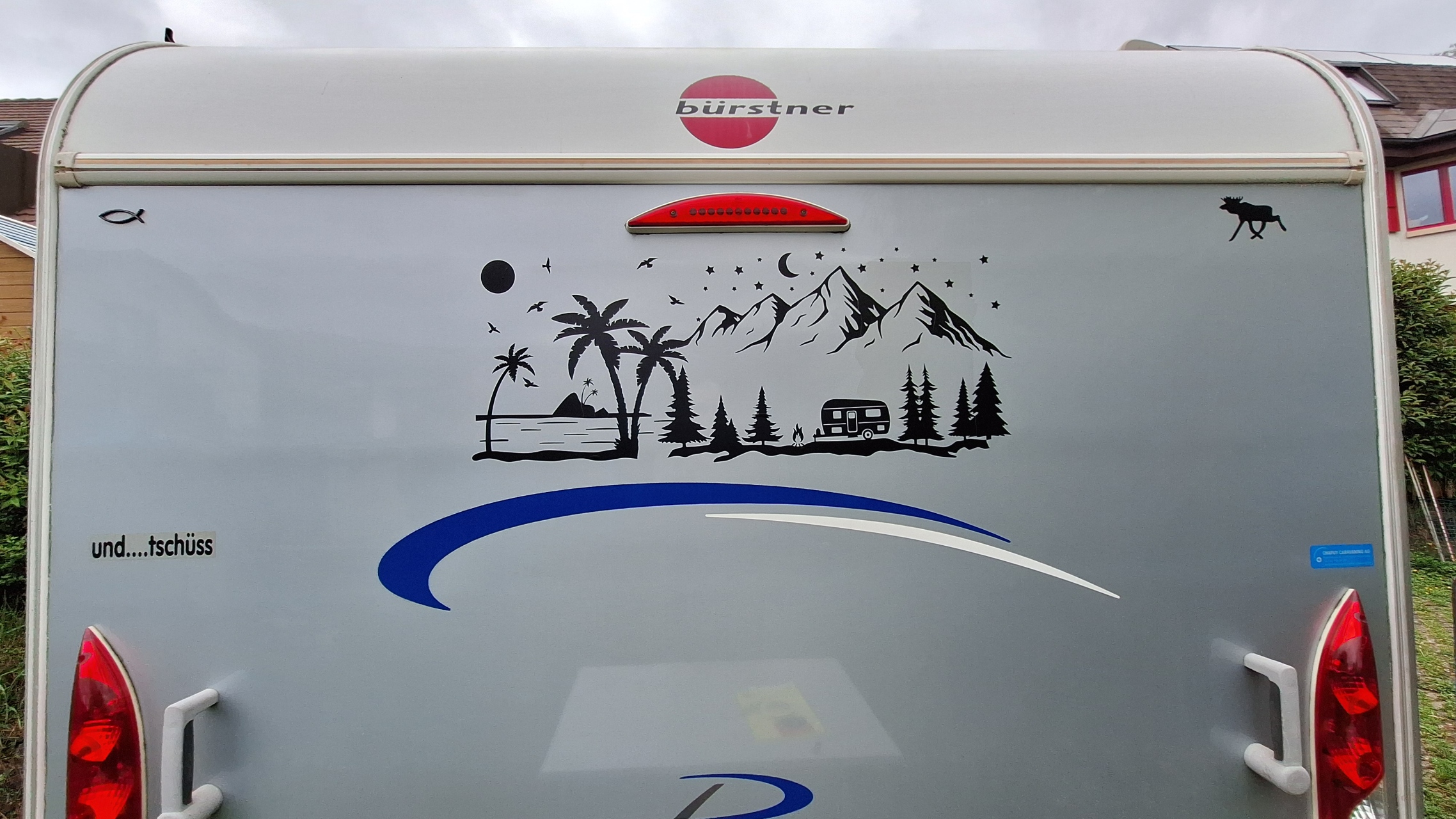 Strand en bergen camper sticker - TenStickers