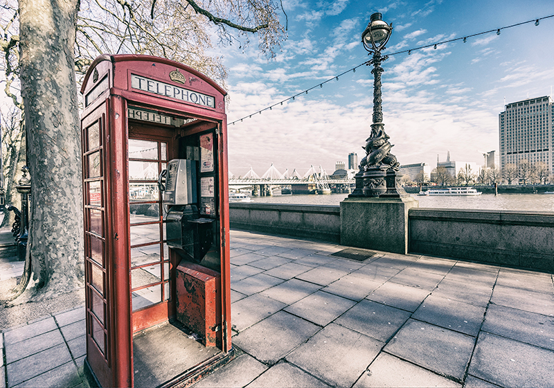 Red telephone box London City wall mural - TenStickers