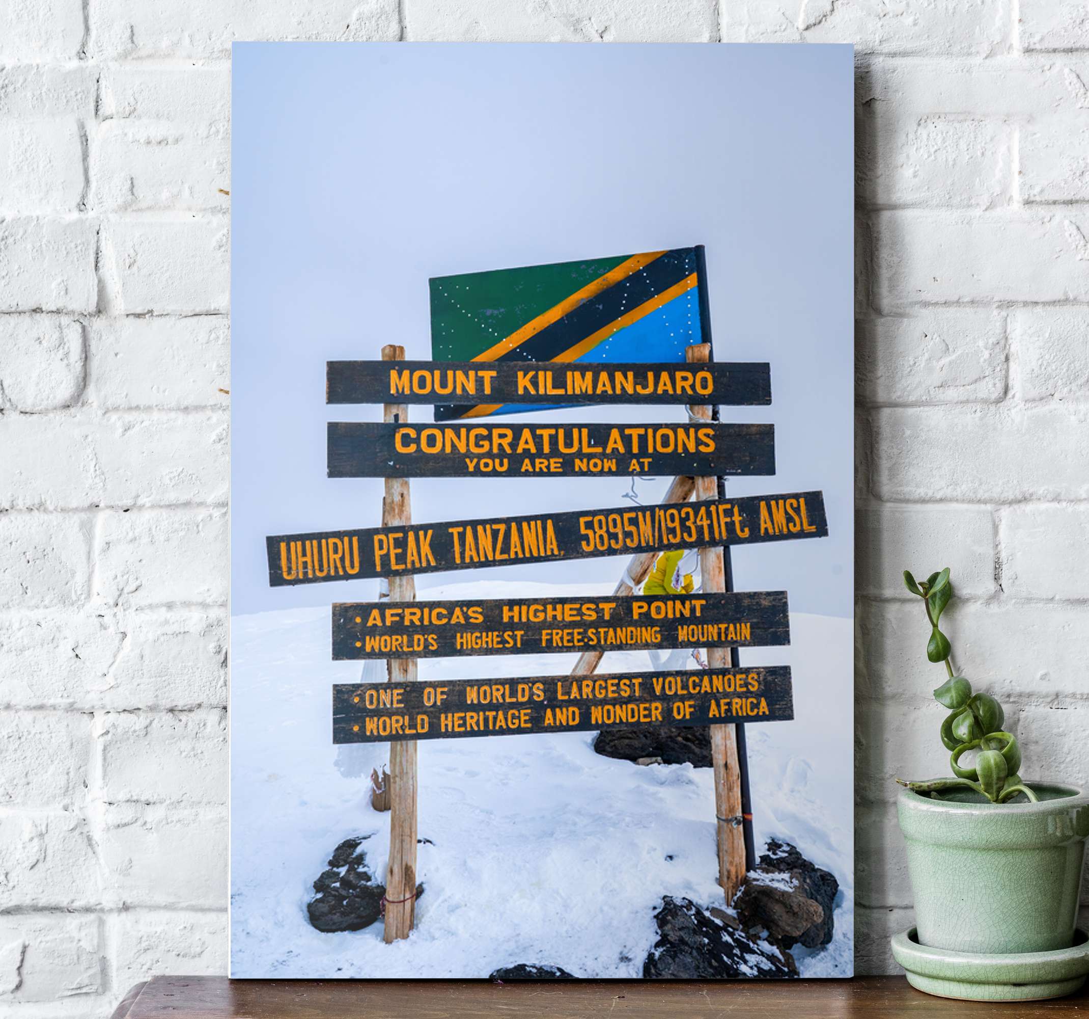 Kilimanjaro sign landscape canvas prints - TenStickers