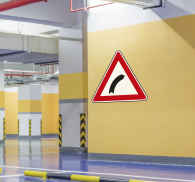 Sticker panneau virage droite - TenStickers
